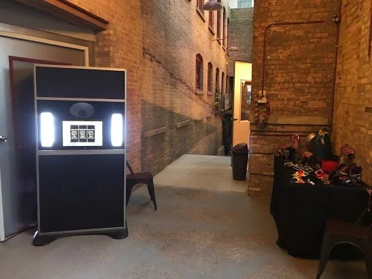 Moving N Grooving DJs