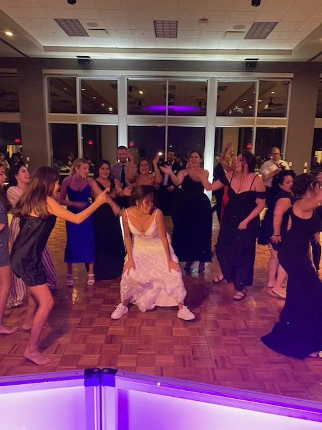 Moving N Grooving DJs