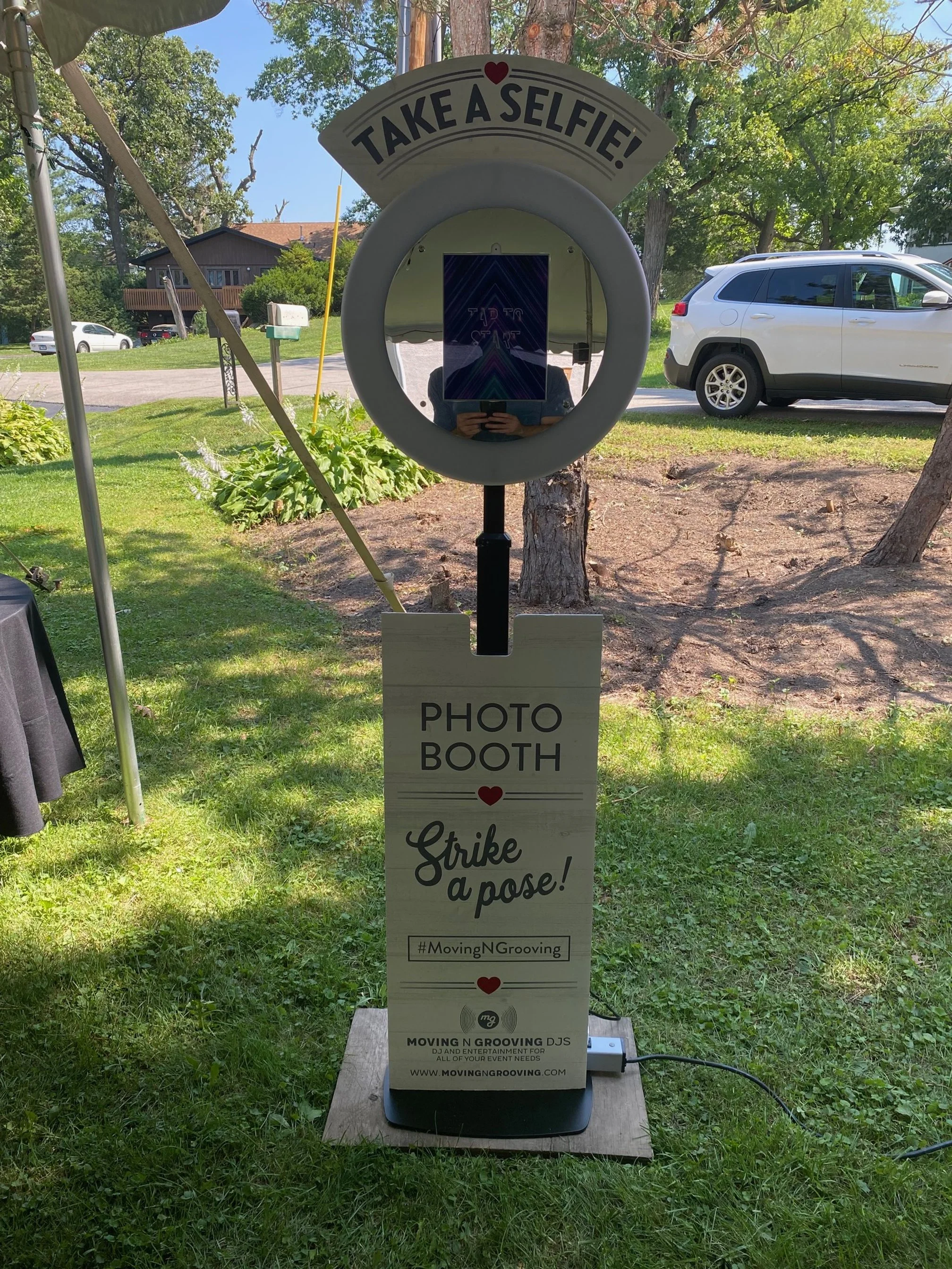 Moving N Grooving DJs