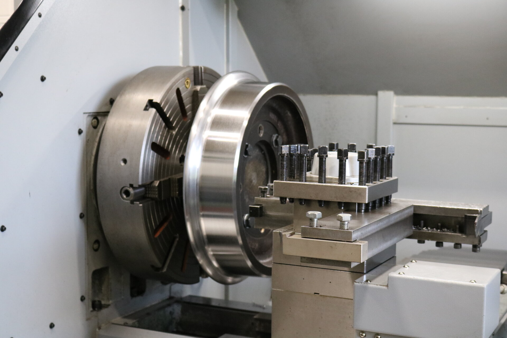 Tyre Turning & Re-rofiling — Statfold Engineering Ltd