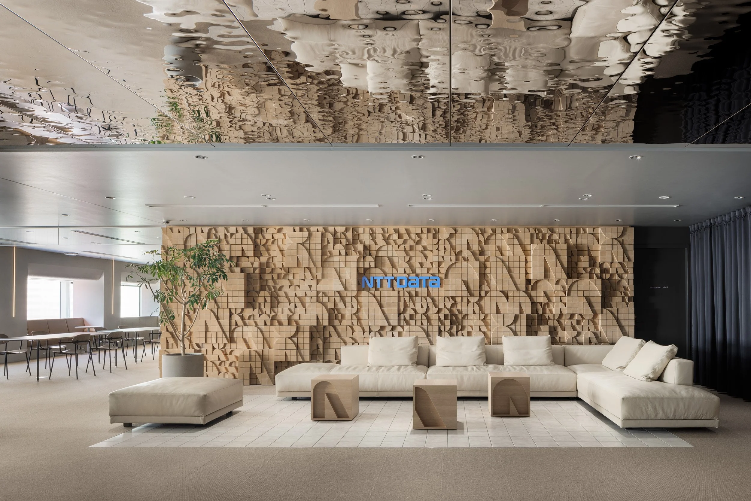 NTT DATA TOYOSU INNOVATION CENTER designed by KOKUYO Co.,Ltd. — Sky ...