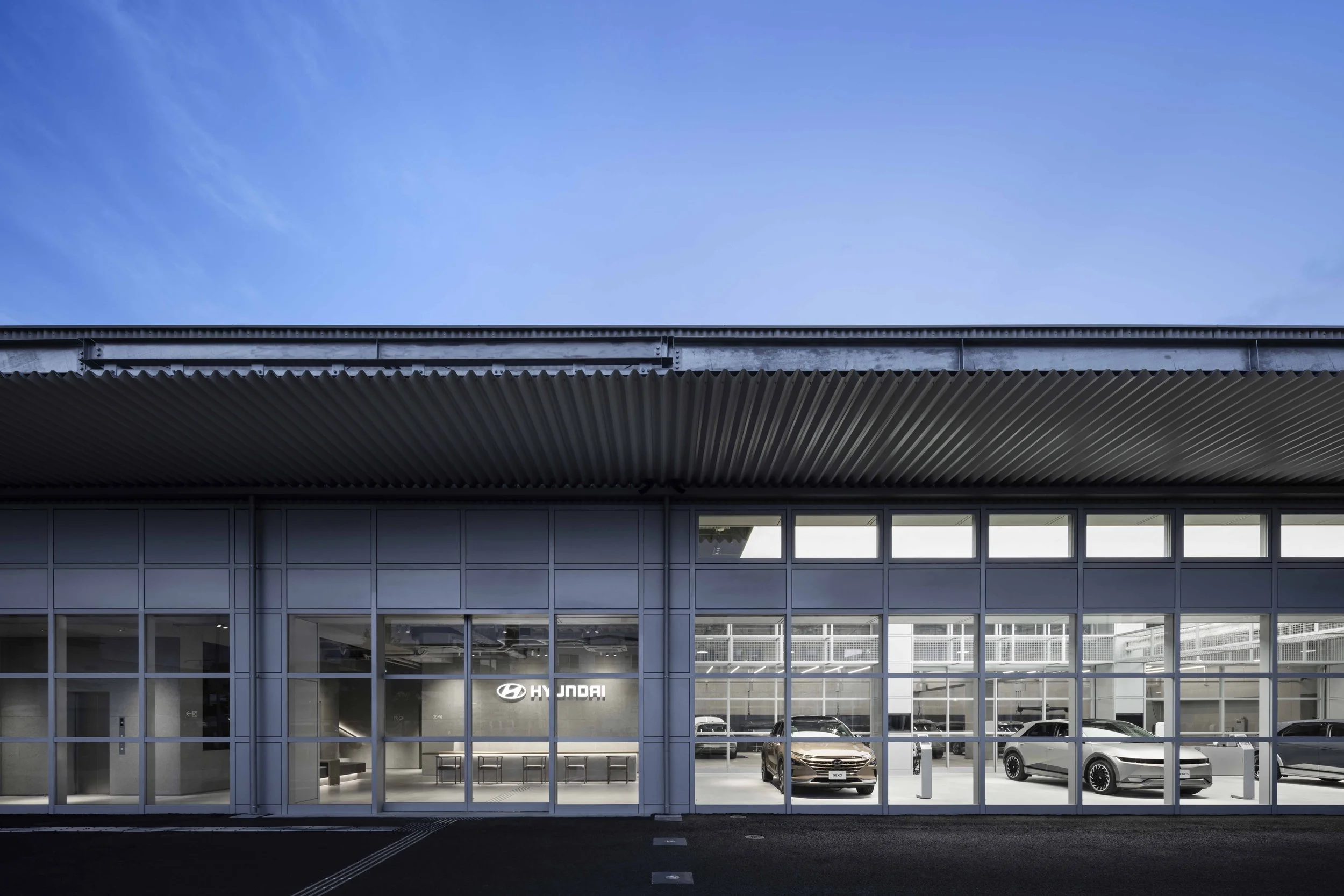 Hyundai Customer Experience Center YOKOHAMA designed by TONERICO — Sky ...