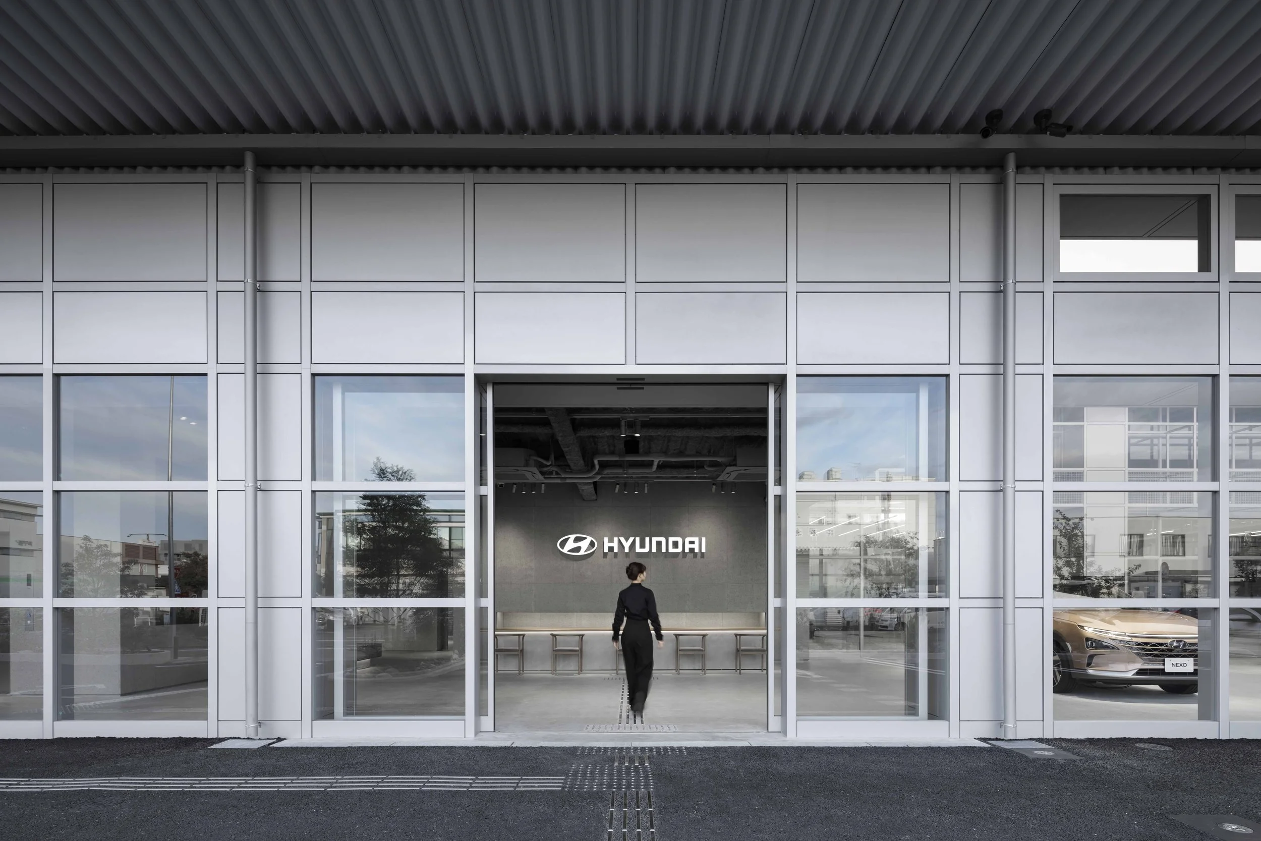 Hyundai Customer Experience Center YOKOHAMA designed by TONERICO — Sky ...