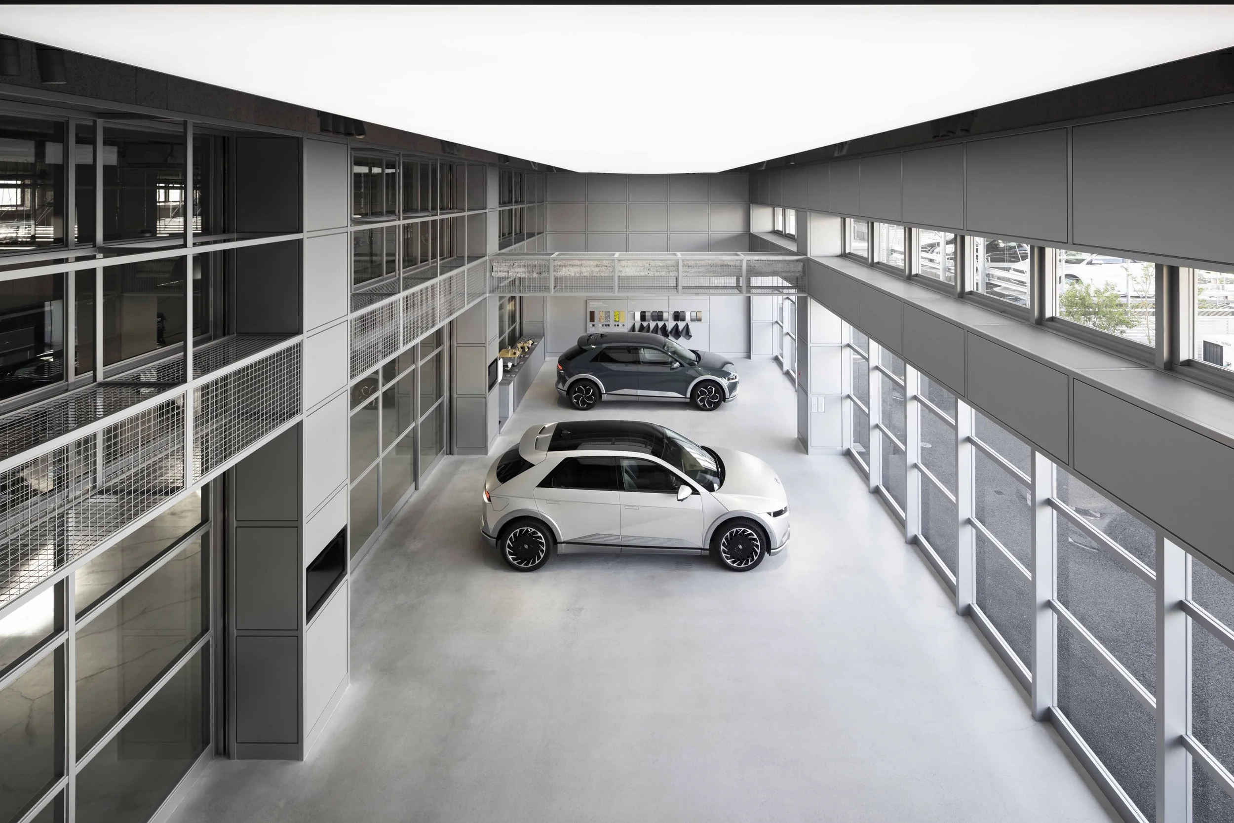 Hyundai Customer Experience Center YOKOHAMA designed by TONERICO — Sky ...