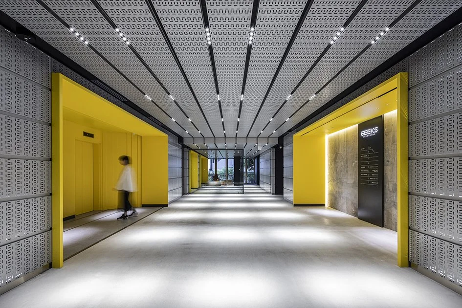 GEEKS AKIHABARA by NIKKEN SPACE DESIGN LTD — Sky Design Awards