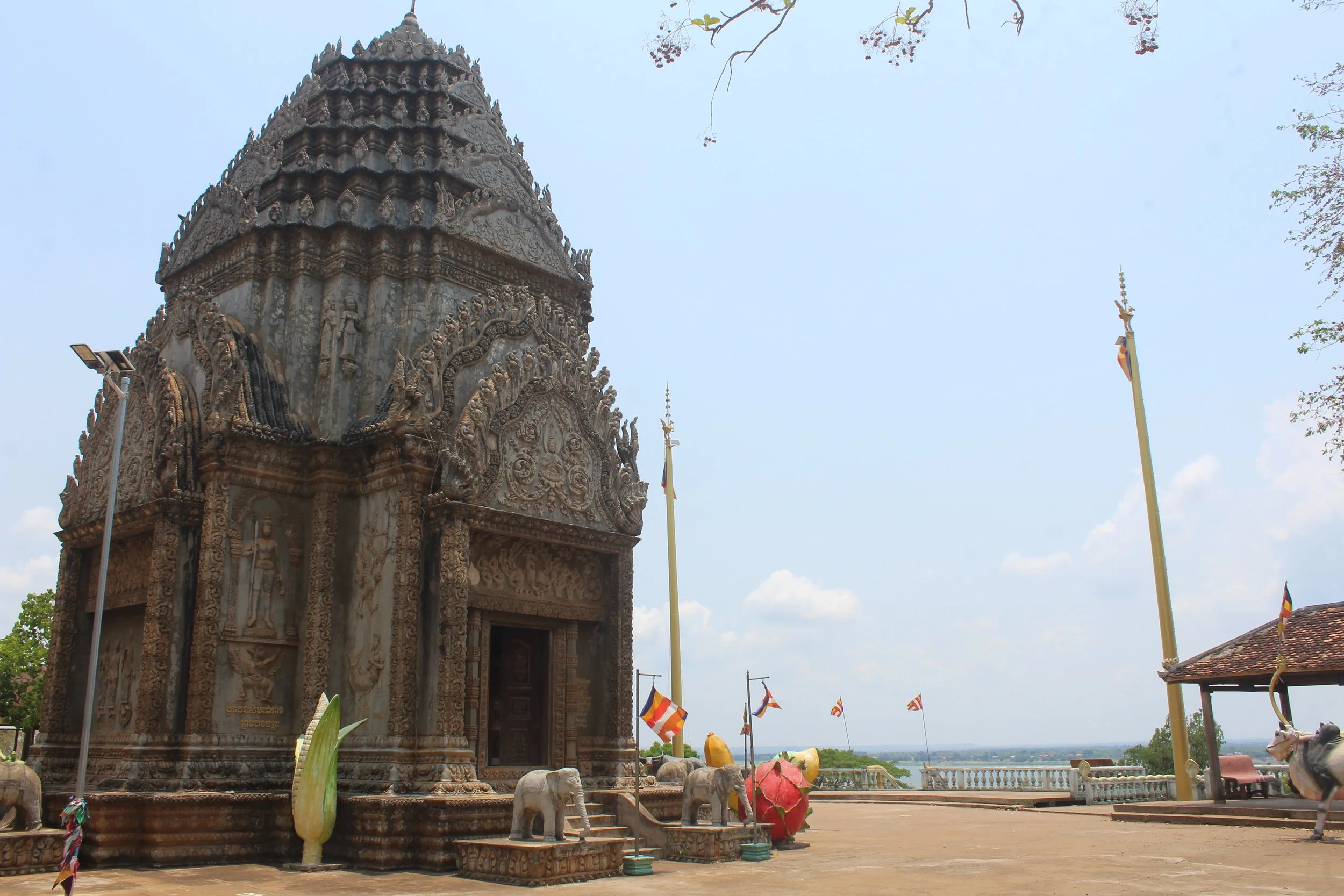 Wat Hanchey Pagoda in Kampong Cham