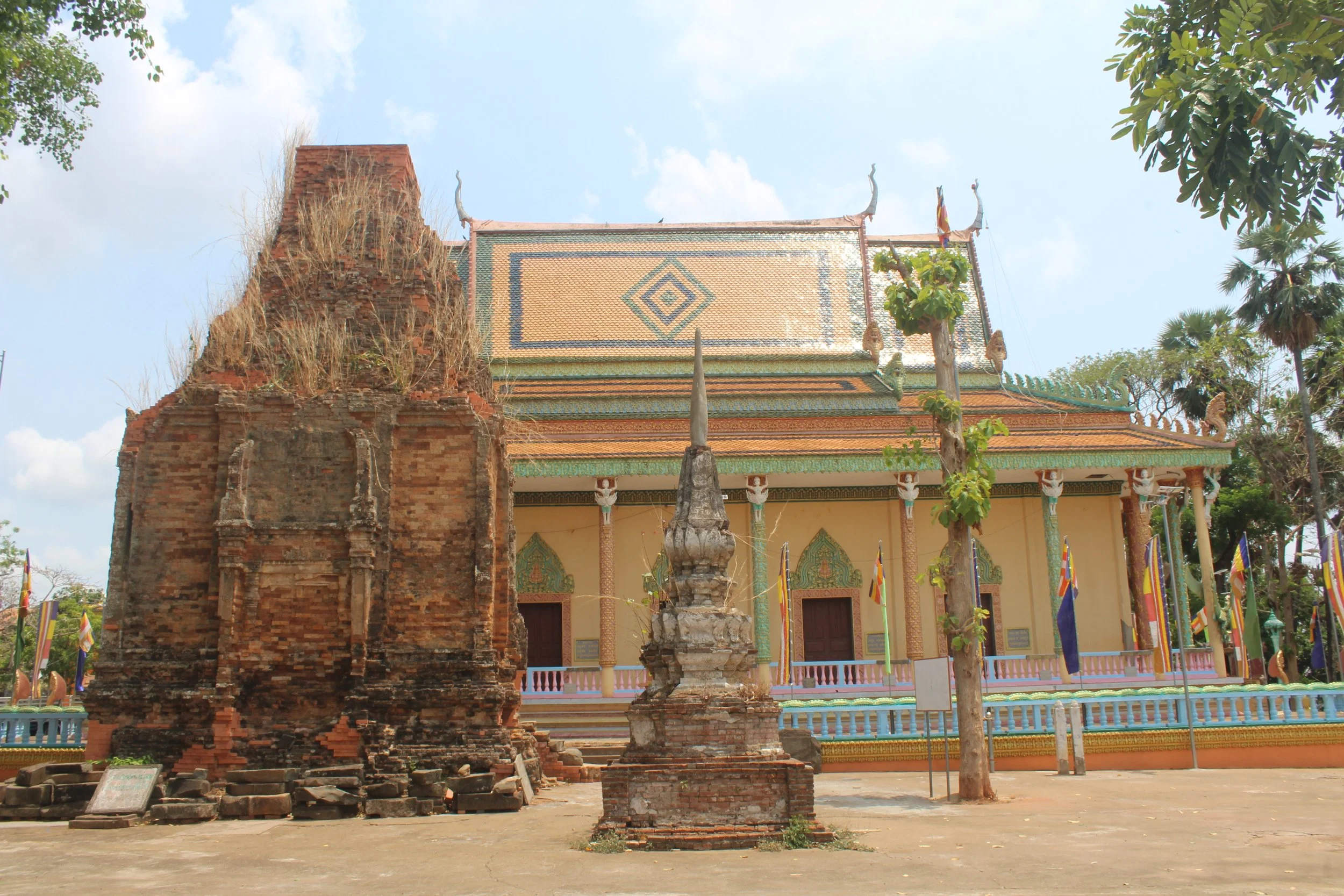 Wat Hanchey Pagoda in Kampong Cham