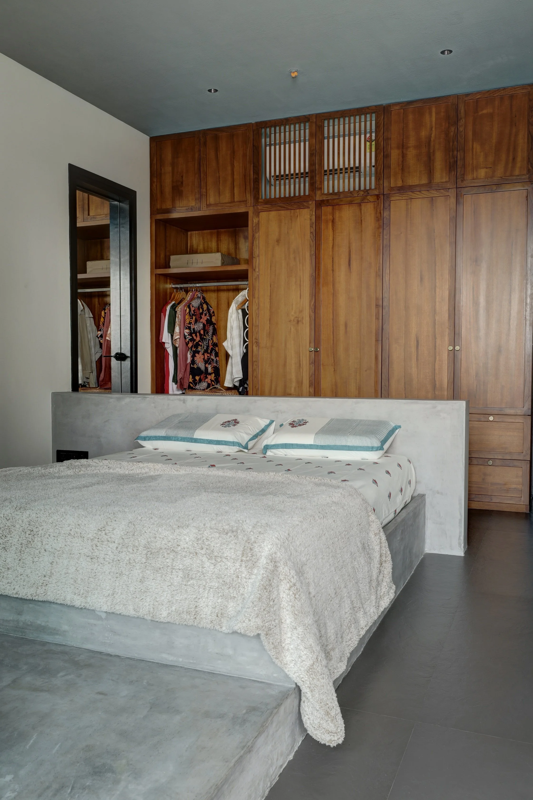 sundown - tata tritvam — studio nirvana