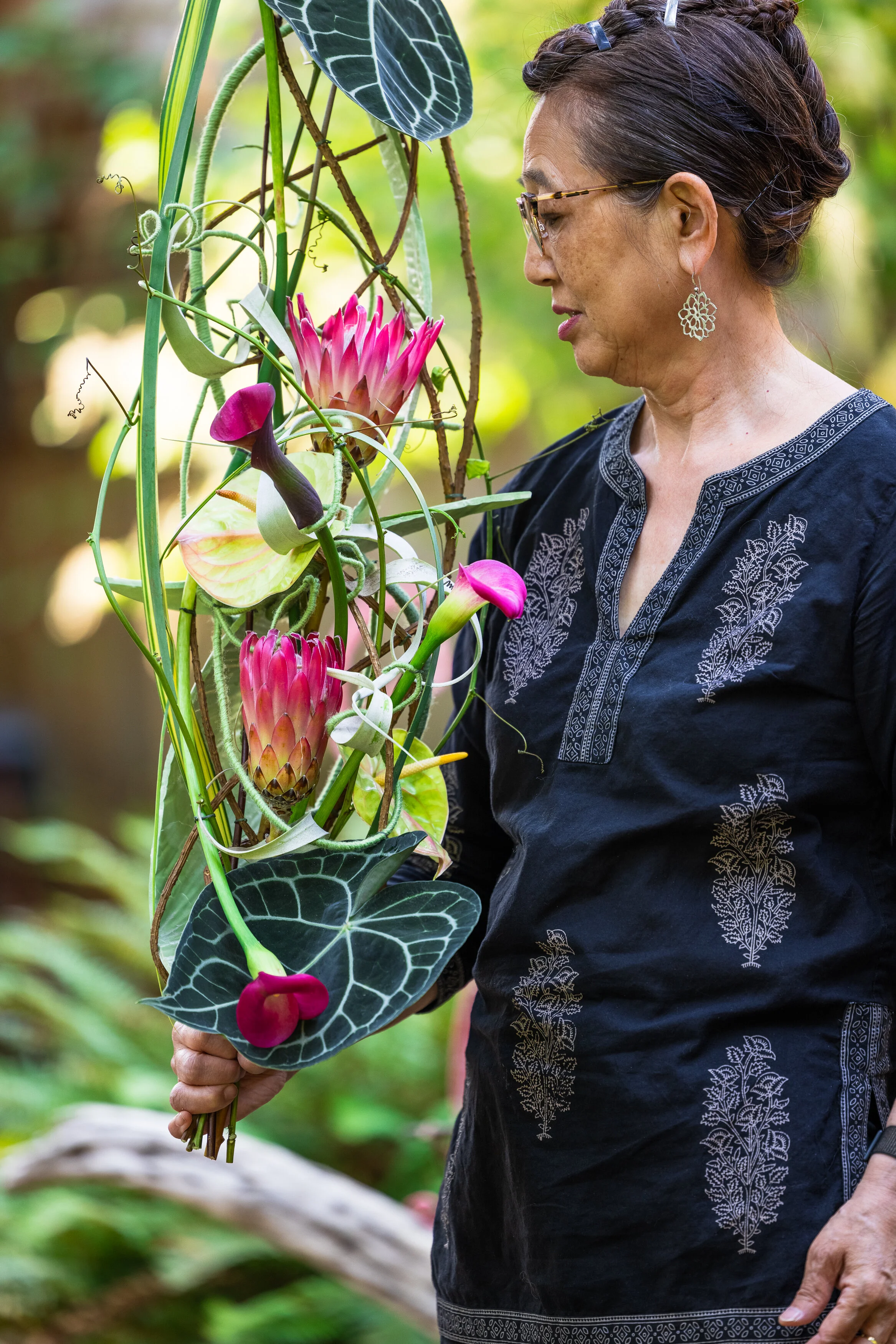 LINEAR HAND-TIED BOUQUETS - Creative Edge June 2021 — Hitomi Gilliam AIFD