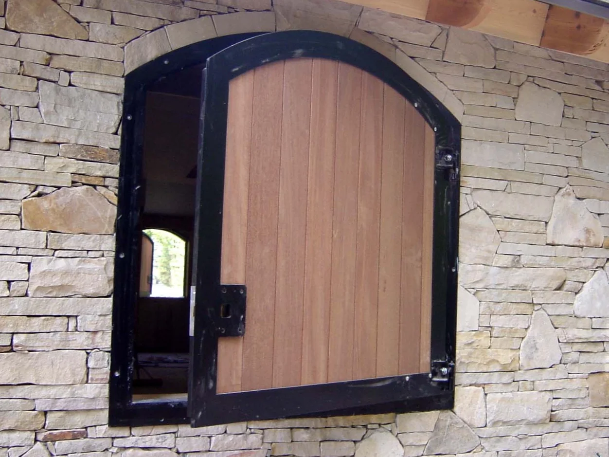 Barn Windows — Innovative Equine Systems