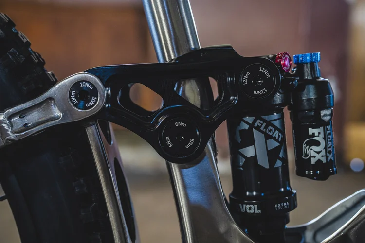 Phantom V3 — Banshee Bikes