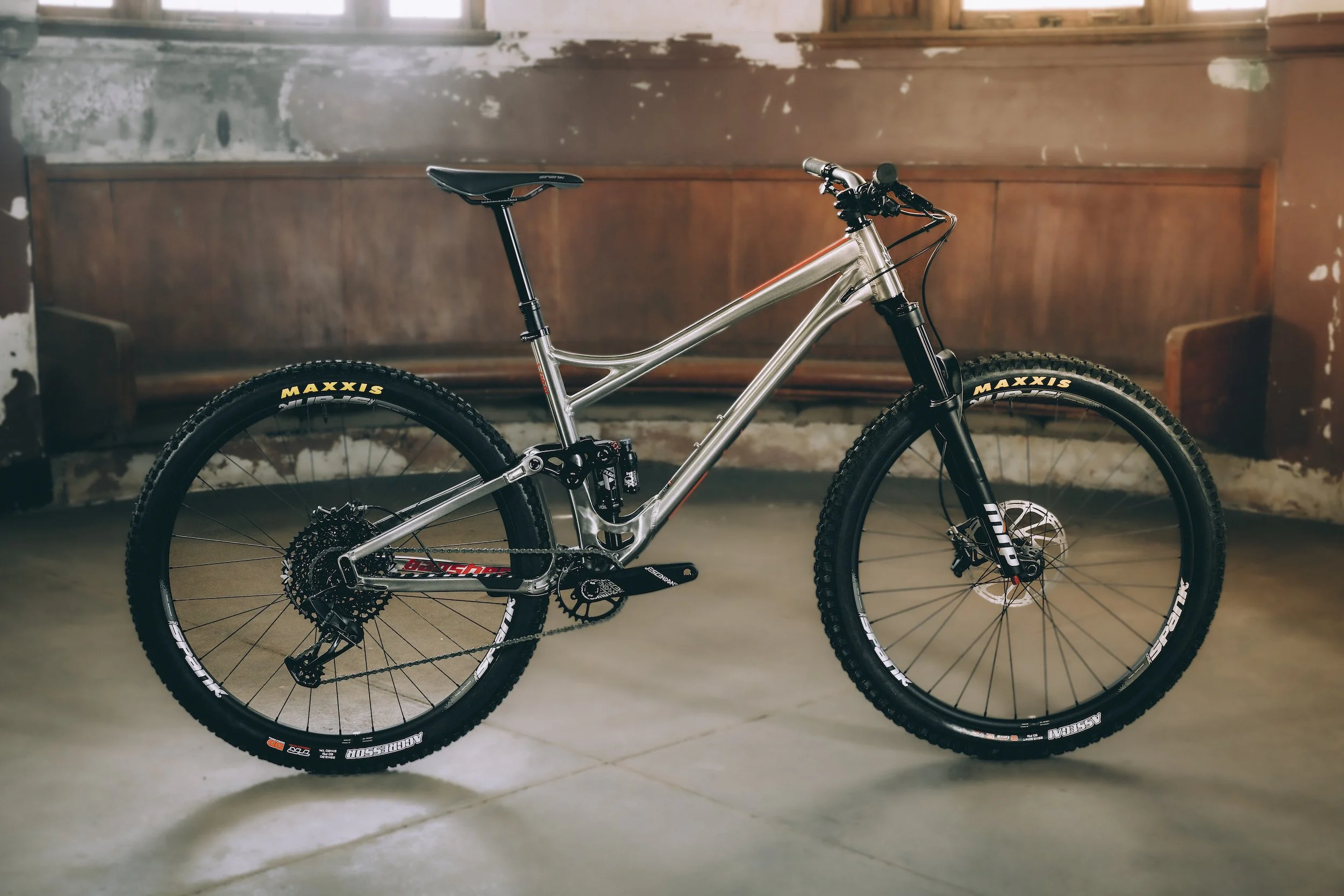 Phantom V3 — Banshee Bikes