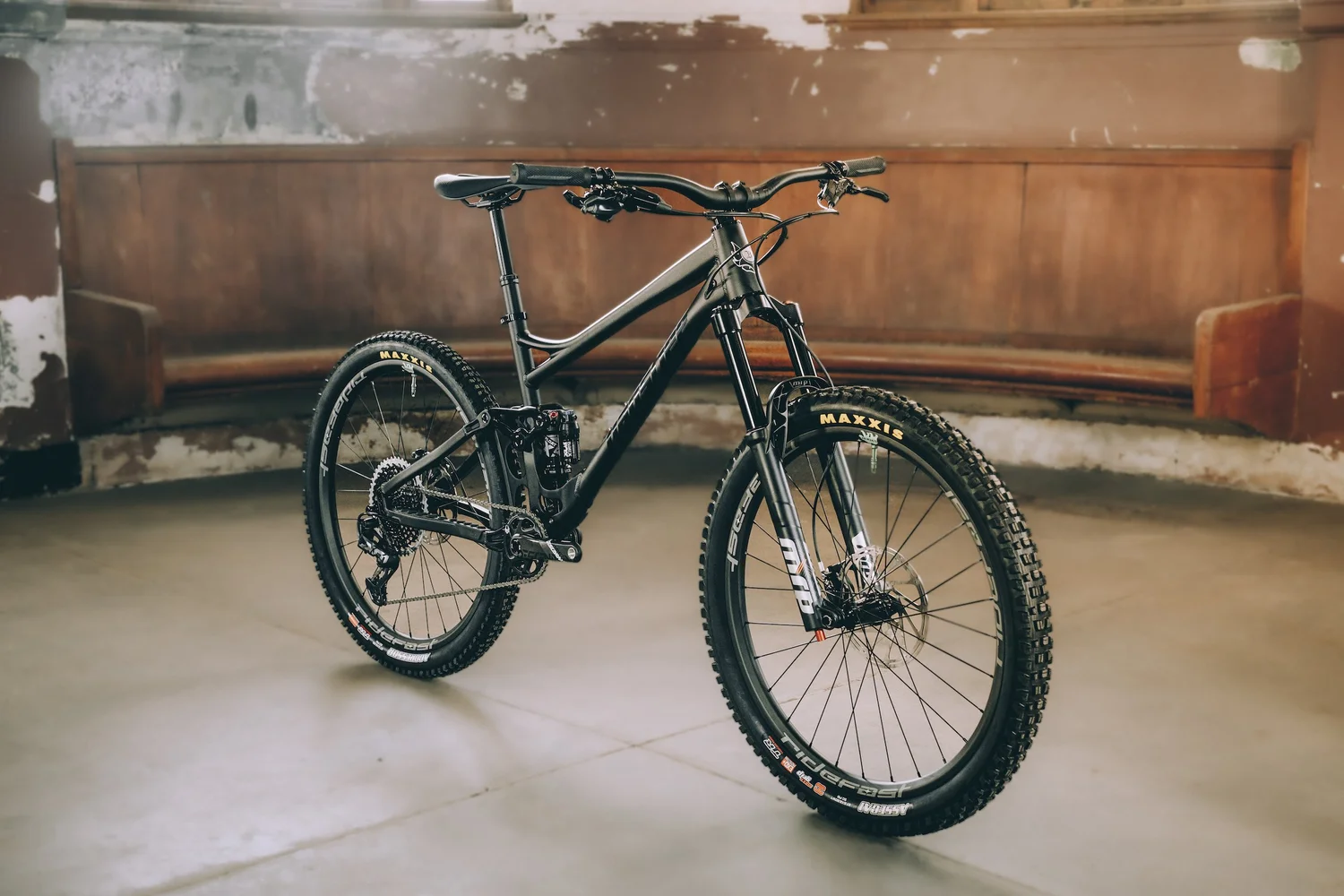 Spitfire V3 — Banshee Bikes