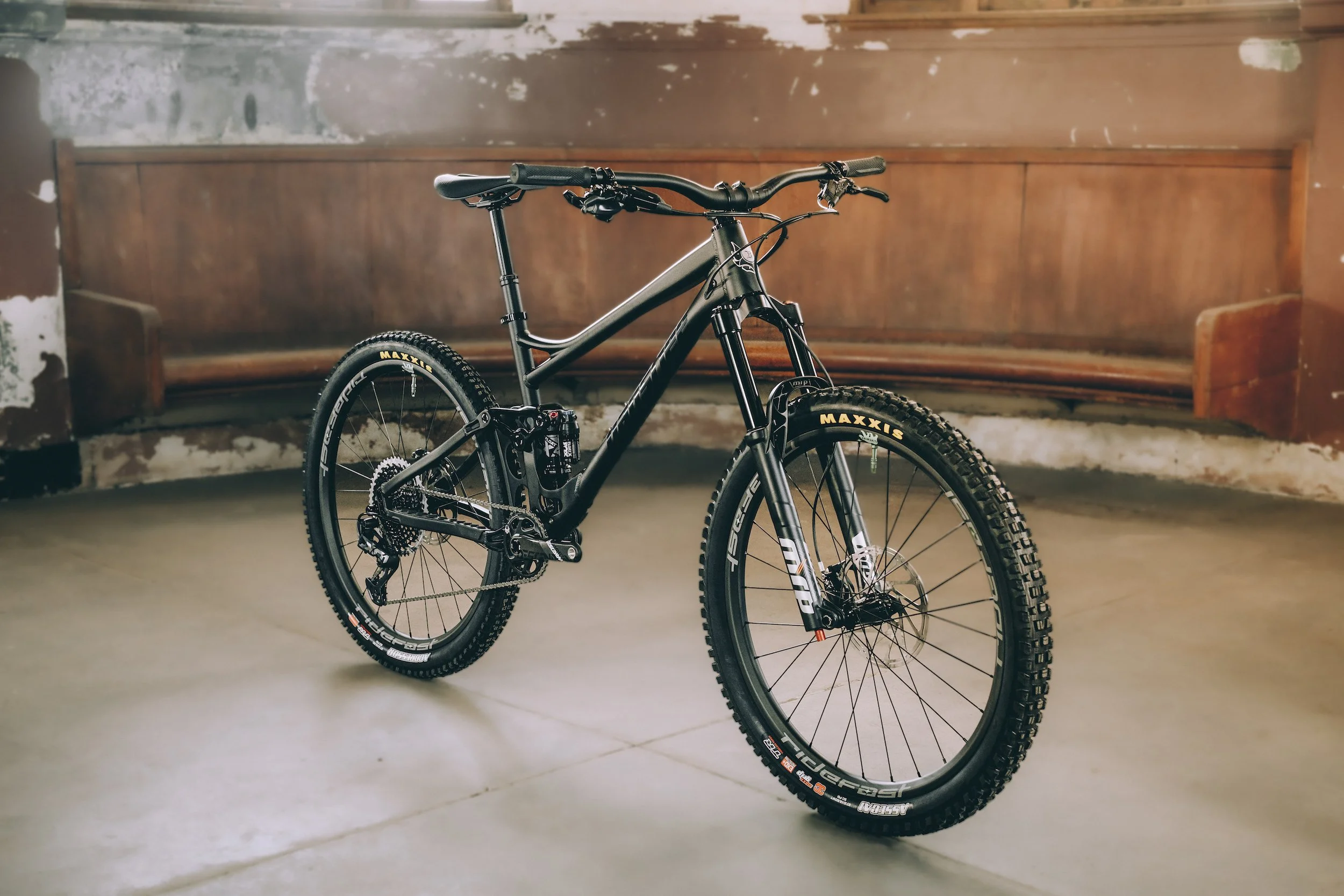 Spitfire V3 — Banshee Bikes