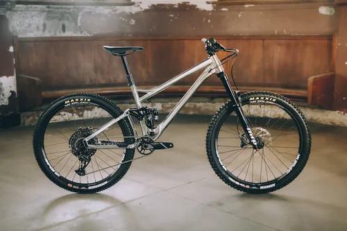 Spitfire V3 — Banshee Bikes