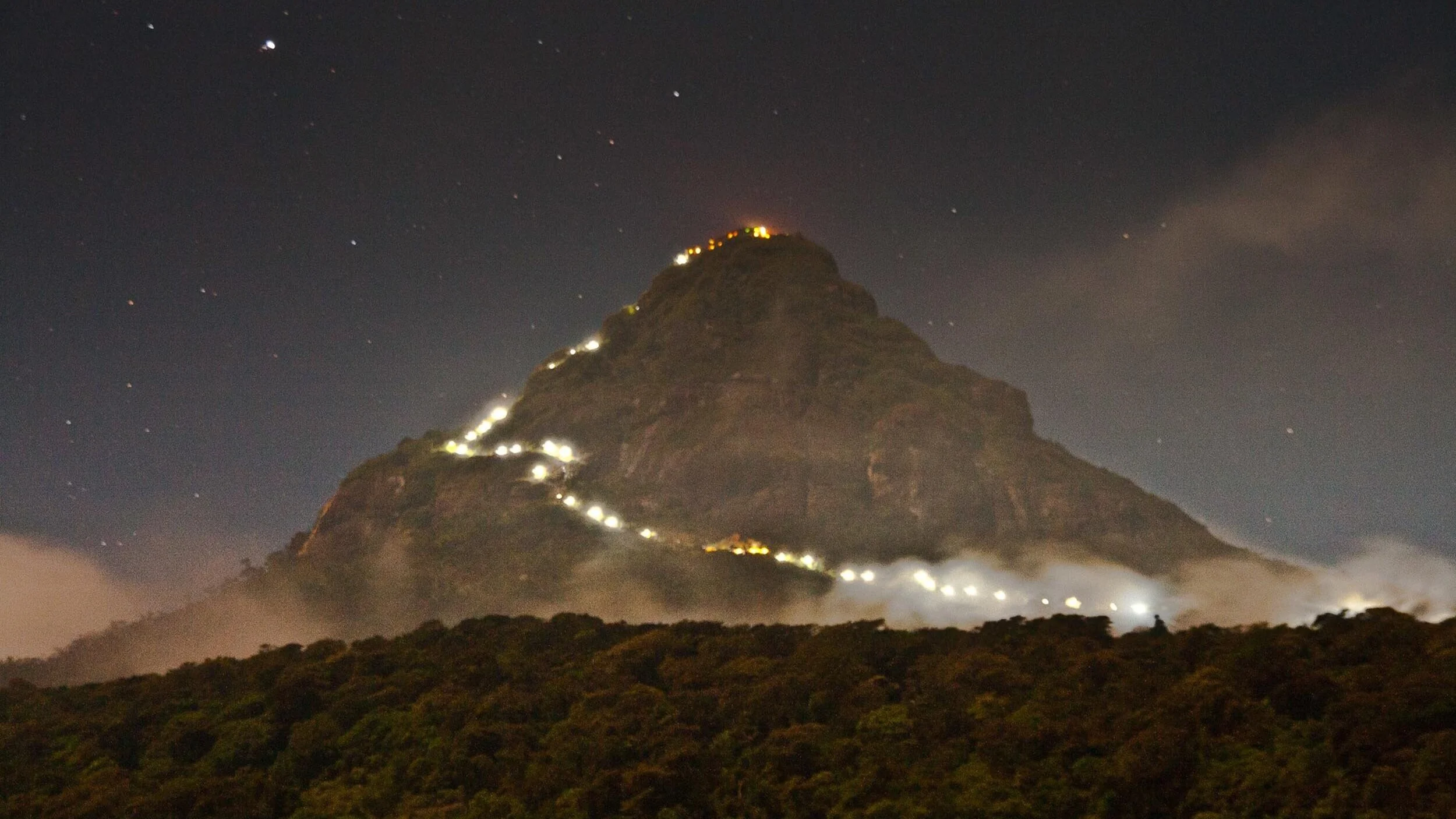 Tips To Climb the Mysterious Adam’s Peak | Ayu in the Wild