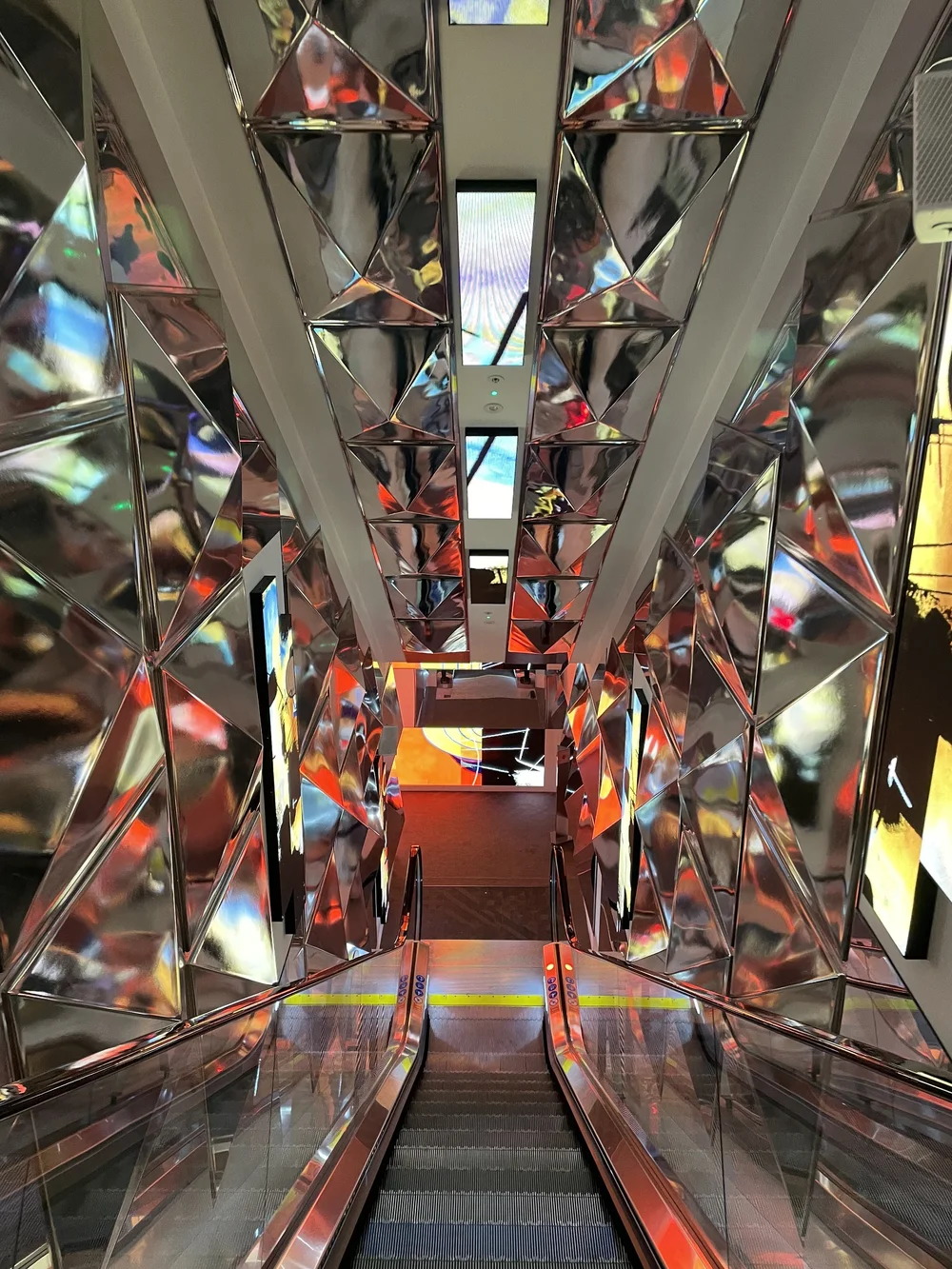 FLO London | Frameless London: the UK’s largest immersive art experience