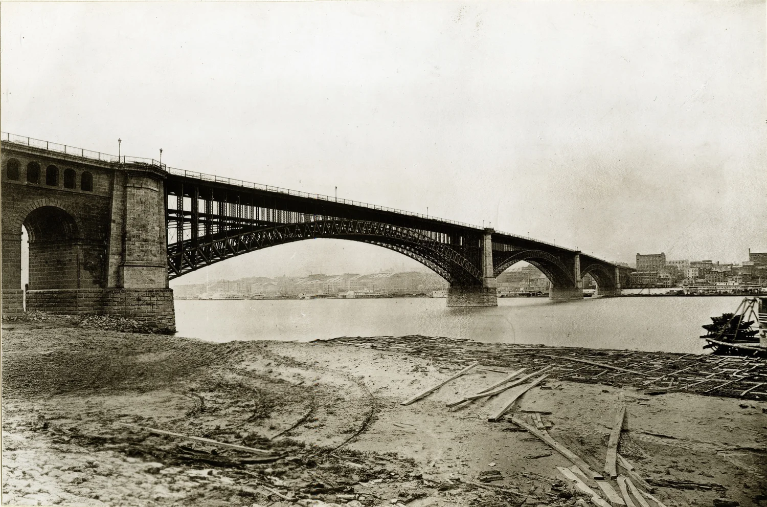 Eads Bridge — St. Louis History and Architecture
