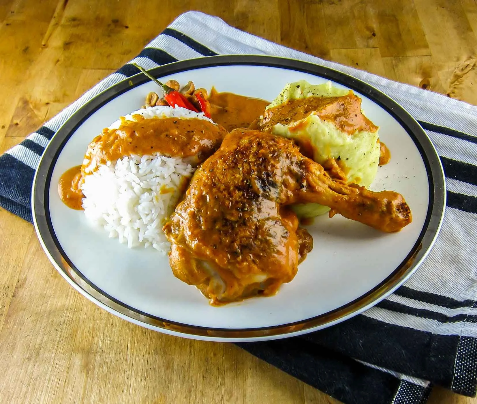 Recette du Mois: Poulet à la Moambé — Africa New Day