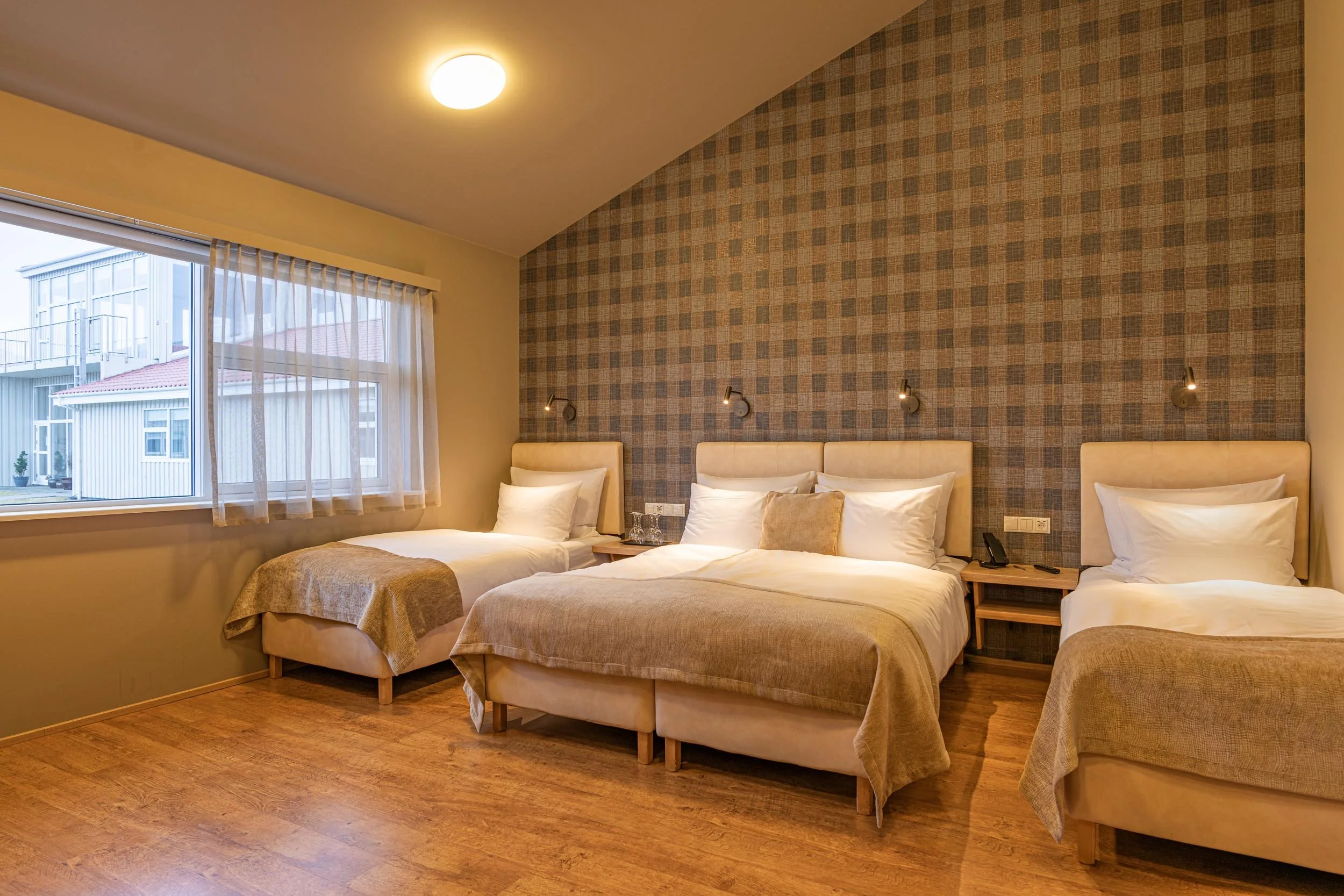 Hotel • Northern Light Inn • Tel.+354 426 8650