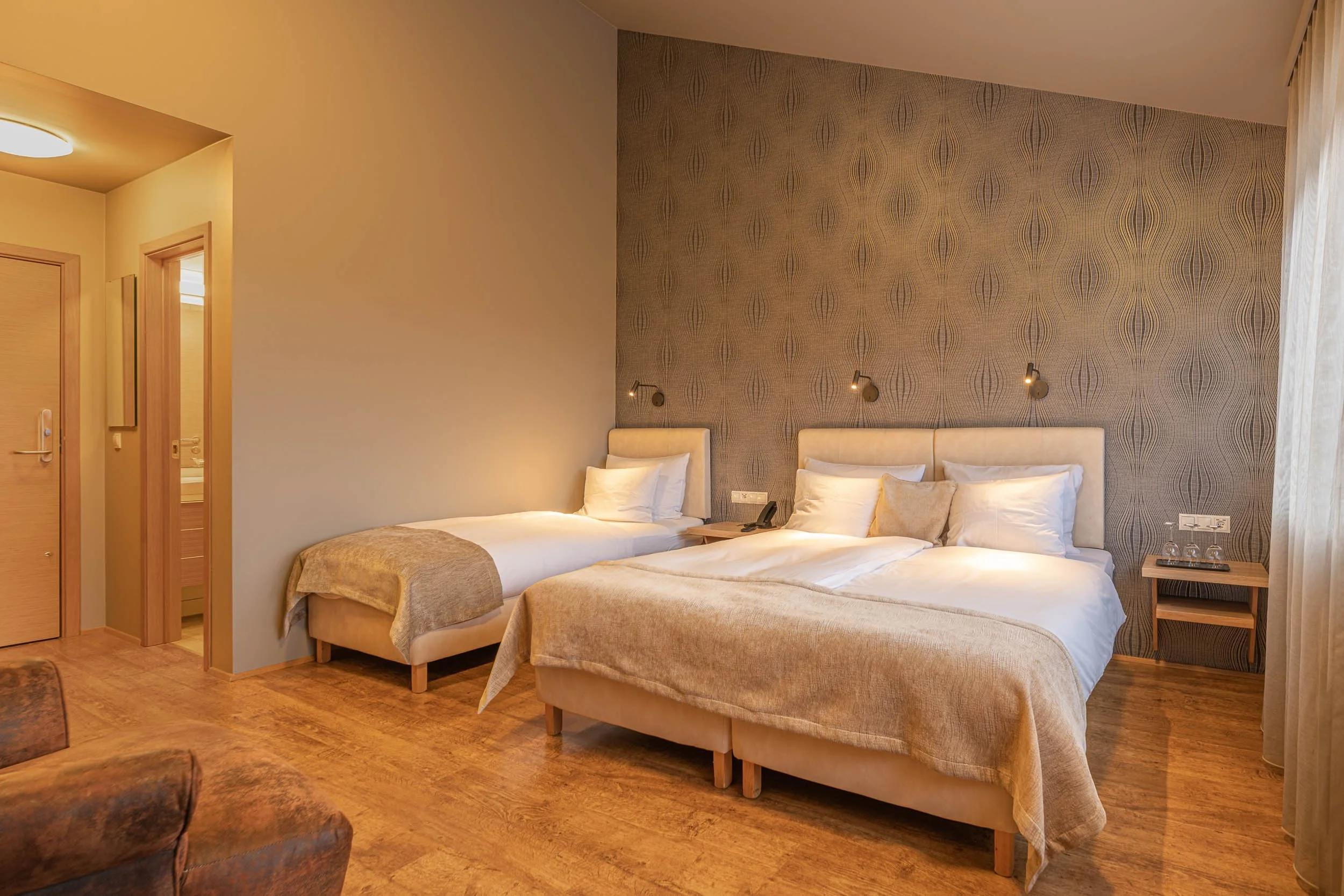 Hotel • Northern Light Inn • Tel.+354 426 8650