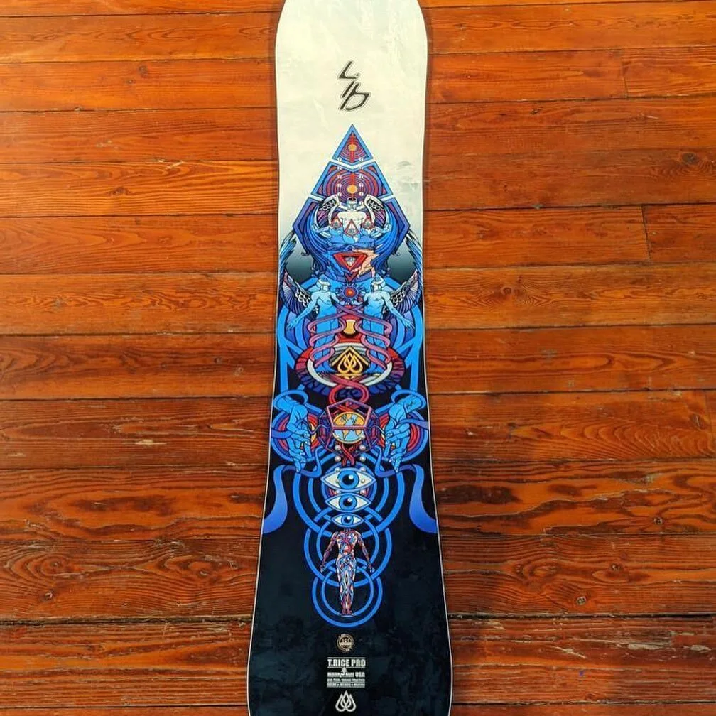 Stevens Pass Snowboard Shop