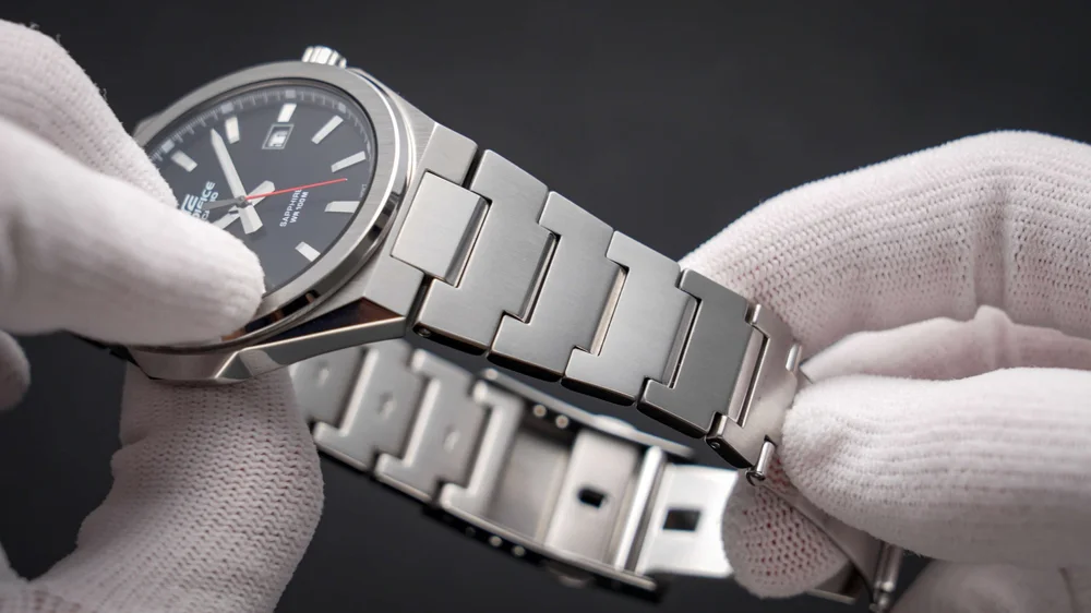 Casio EFB-108D vs EFR-S108D Review | Casio’s Most Popular ‘Edifice ...