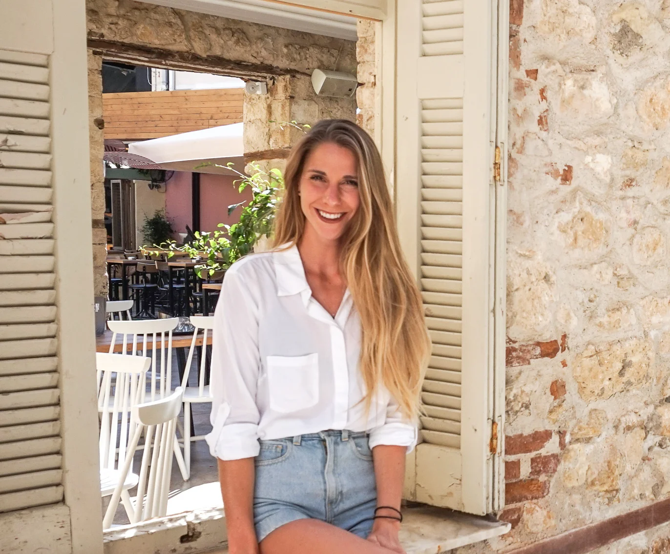 ABOUT — Kristi Storoschuk