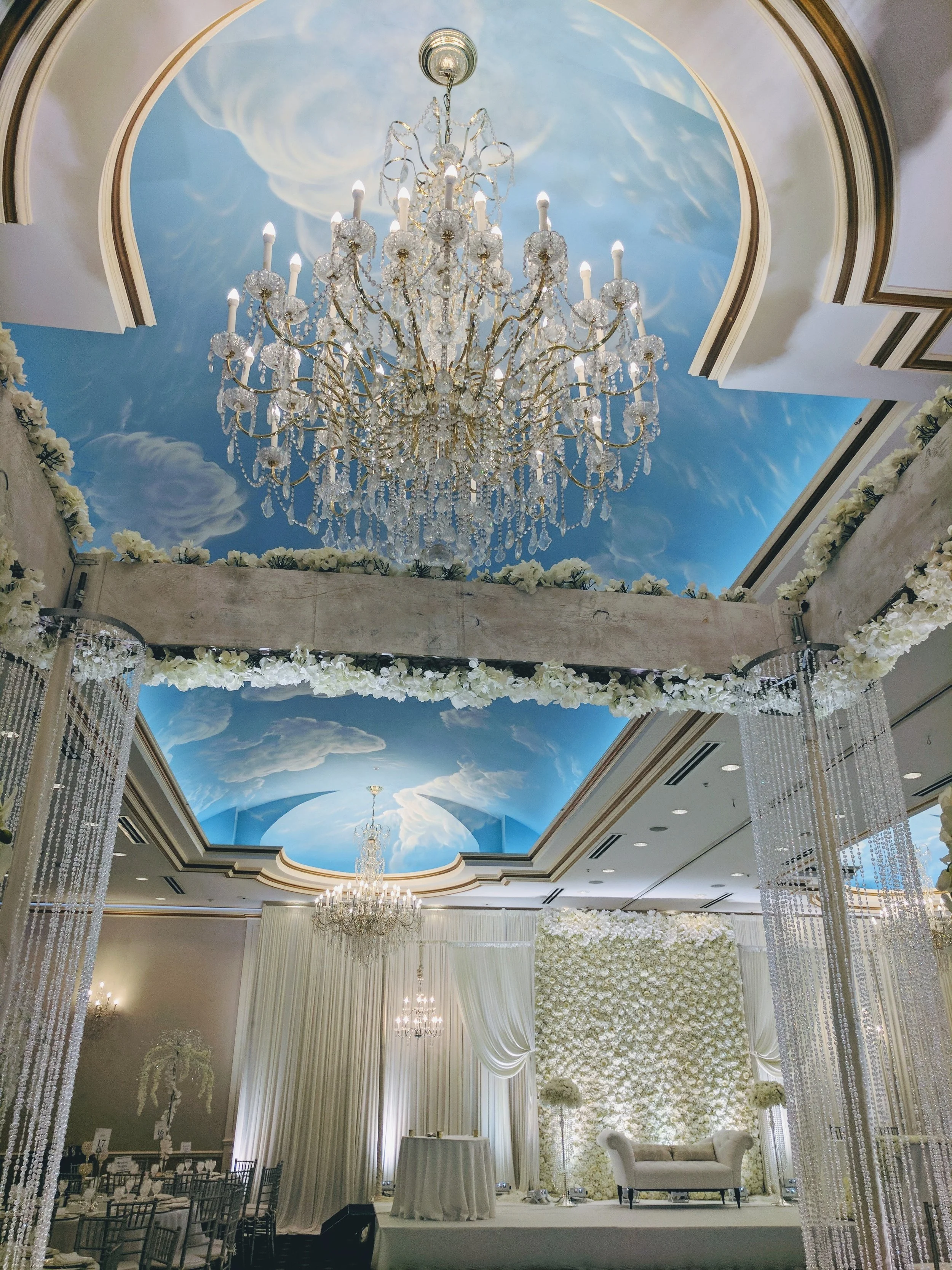 Luxury Chicago Suburban Wedding Venue — Chez Hotel