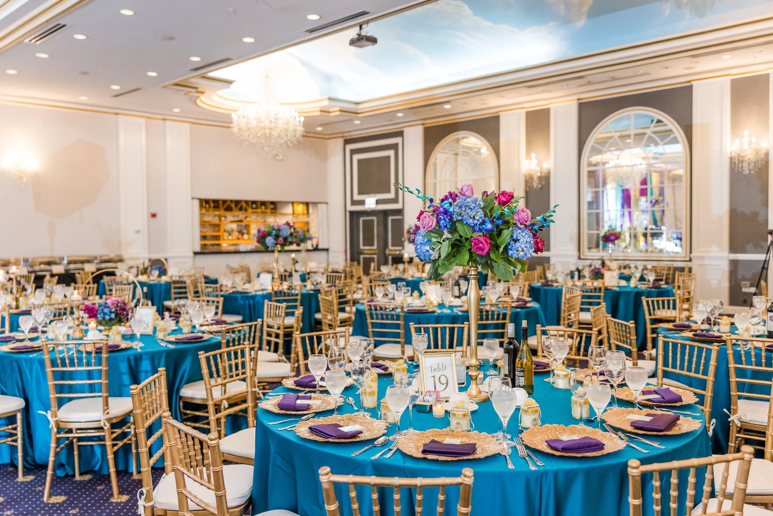 Luxury Chicago Suburban Wedding Venue — Chez Hotel
