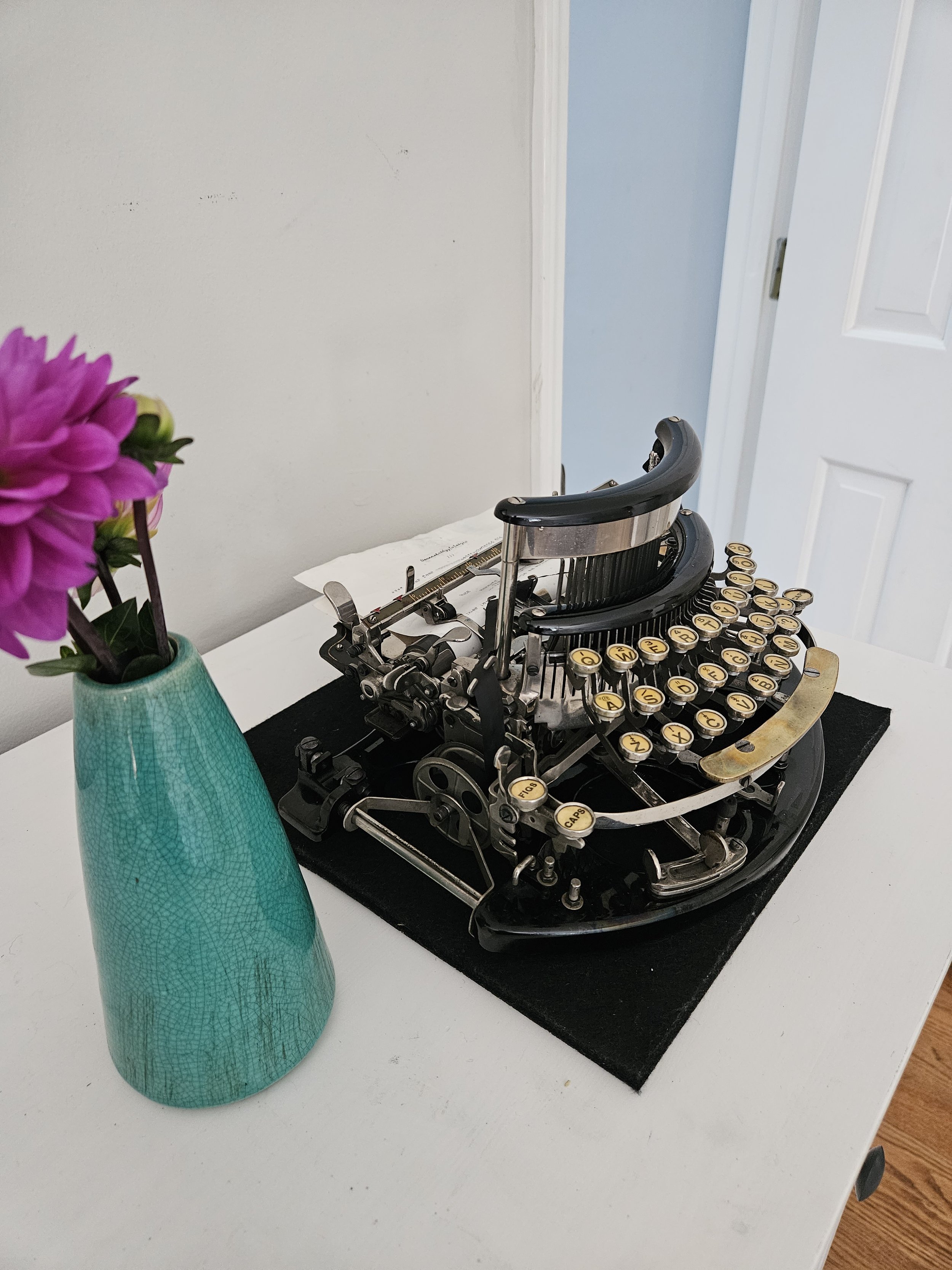Shop Vintage Typewriters — Classic Typewriter Co.