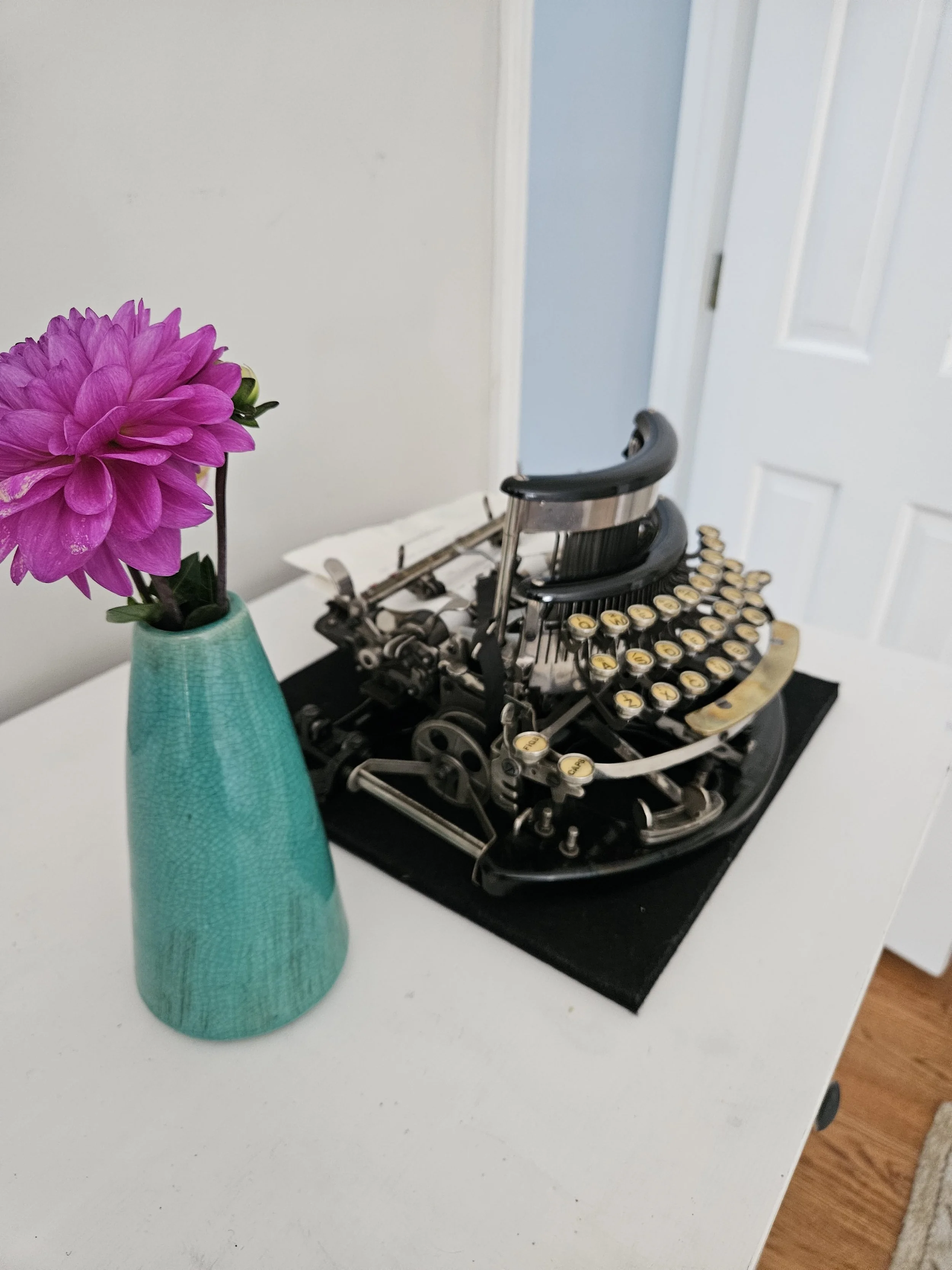 Shop Vintage Typewriters — Classic Typewriter Co.