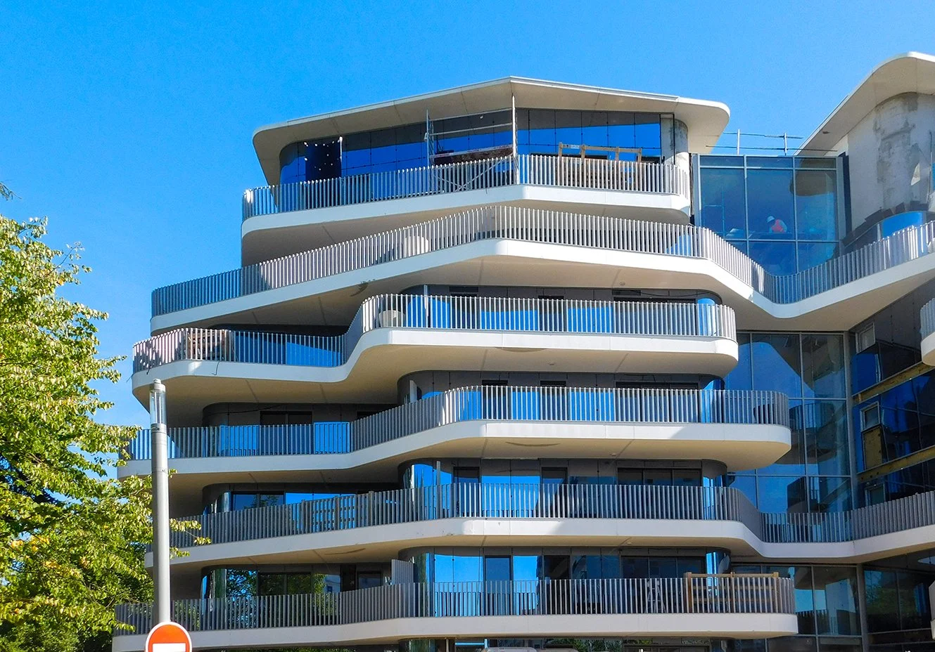 Façade Stopsol Supersilver pour la Canopée de Vélizy-Villacoublay ...