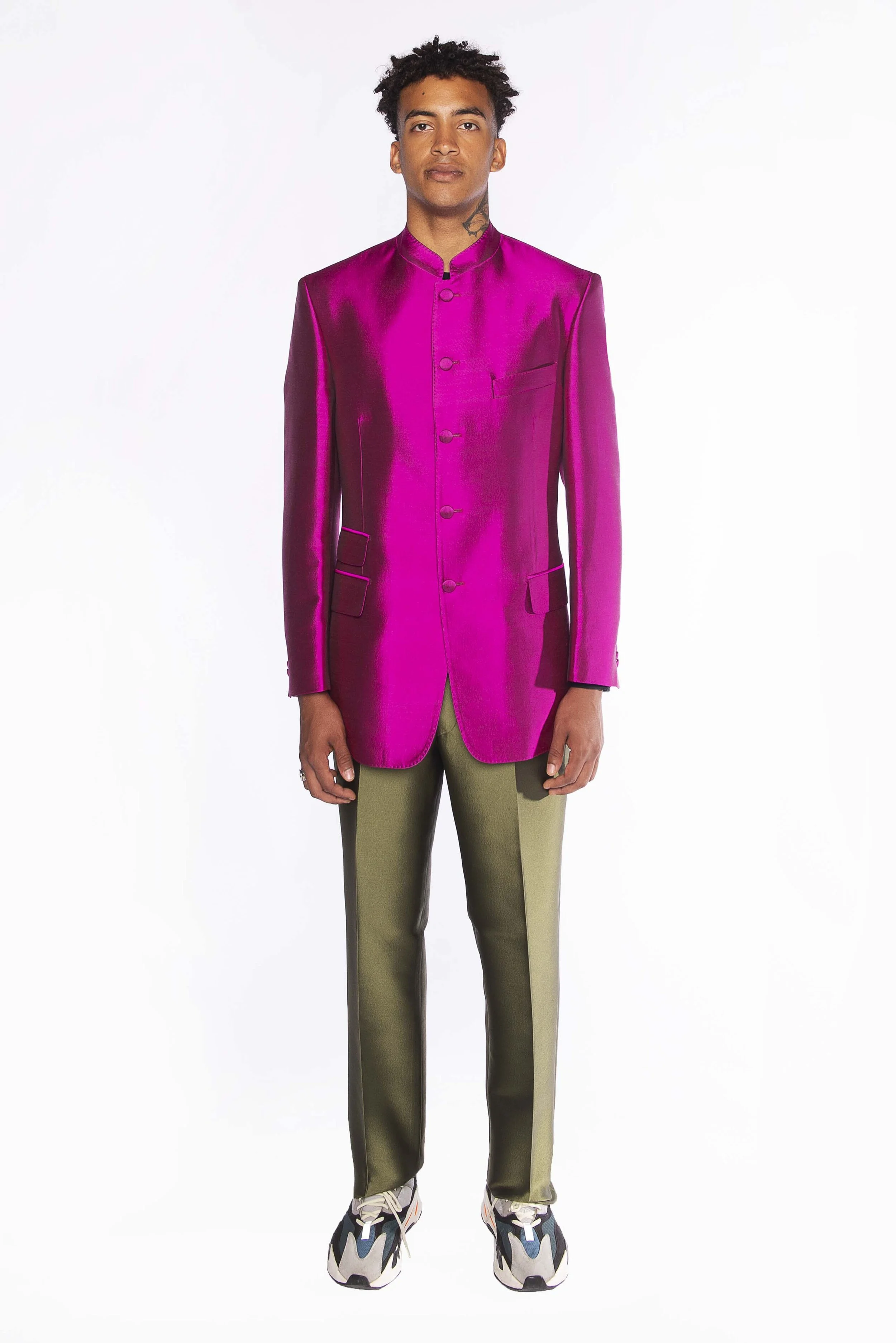 Veste En Soie Rose Col Officier Aux Corps Anonymes