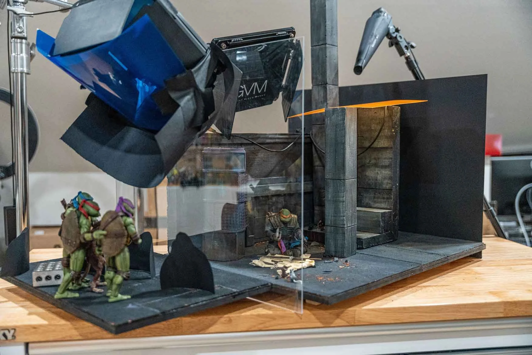 Technique 01 -Pepper's Ghost — WORK MORE OR LESS