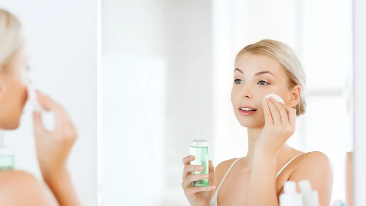 How to Apply Toner to Your Face — Shopping on Champagne