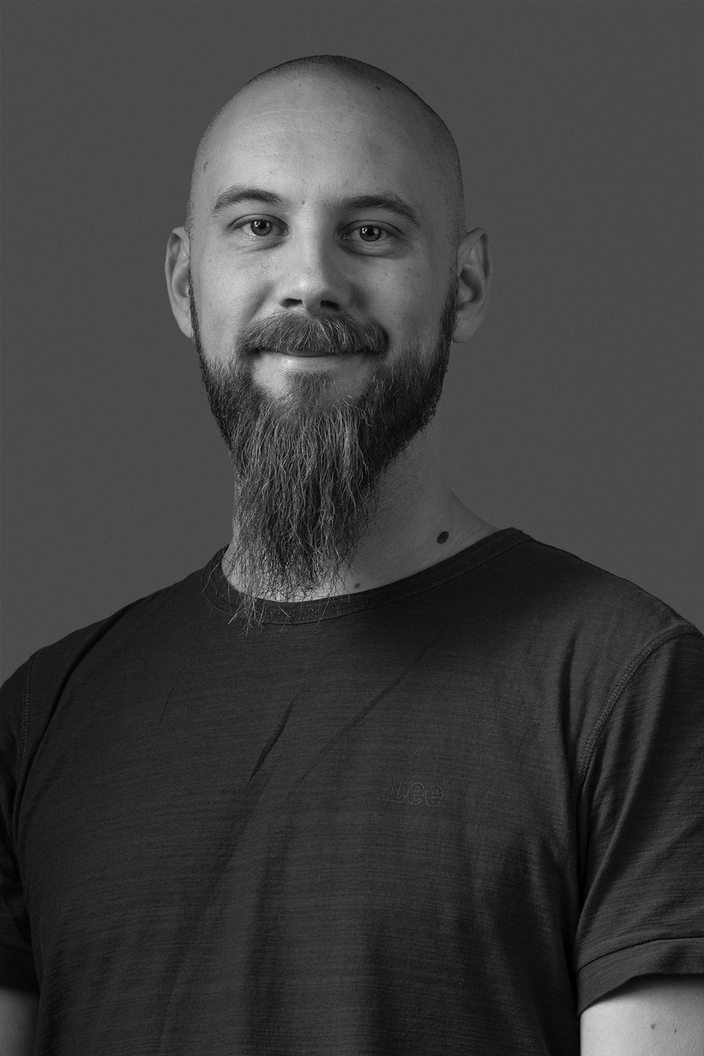 Enabling and leading a team – Human shield, protective bubble, or ...