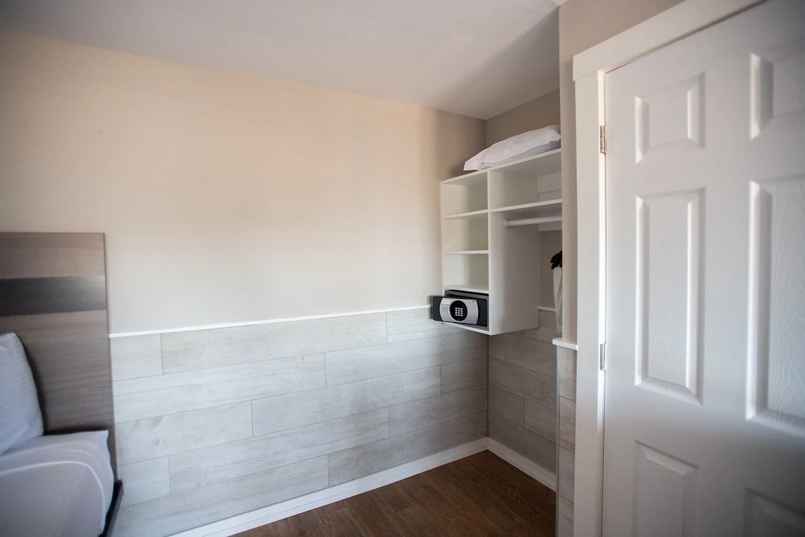 LBI Hotel Room Photos — The Sea Shell Resort & Beach Club - Long Beach ...