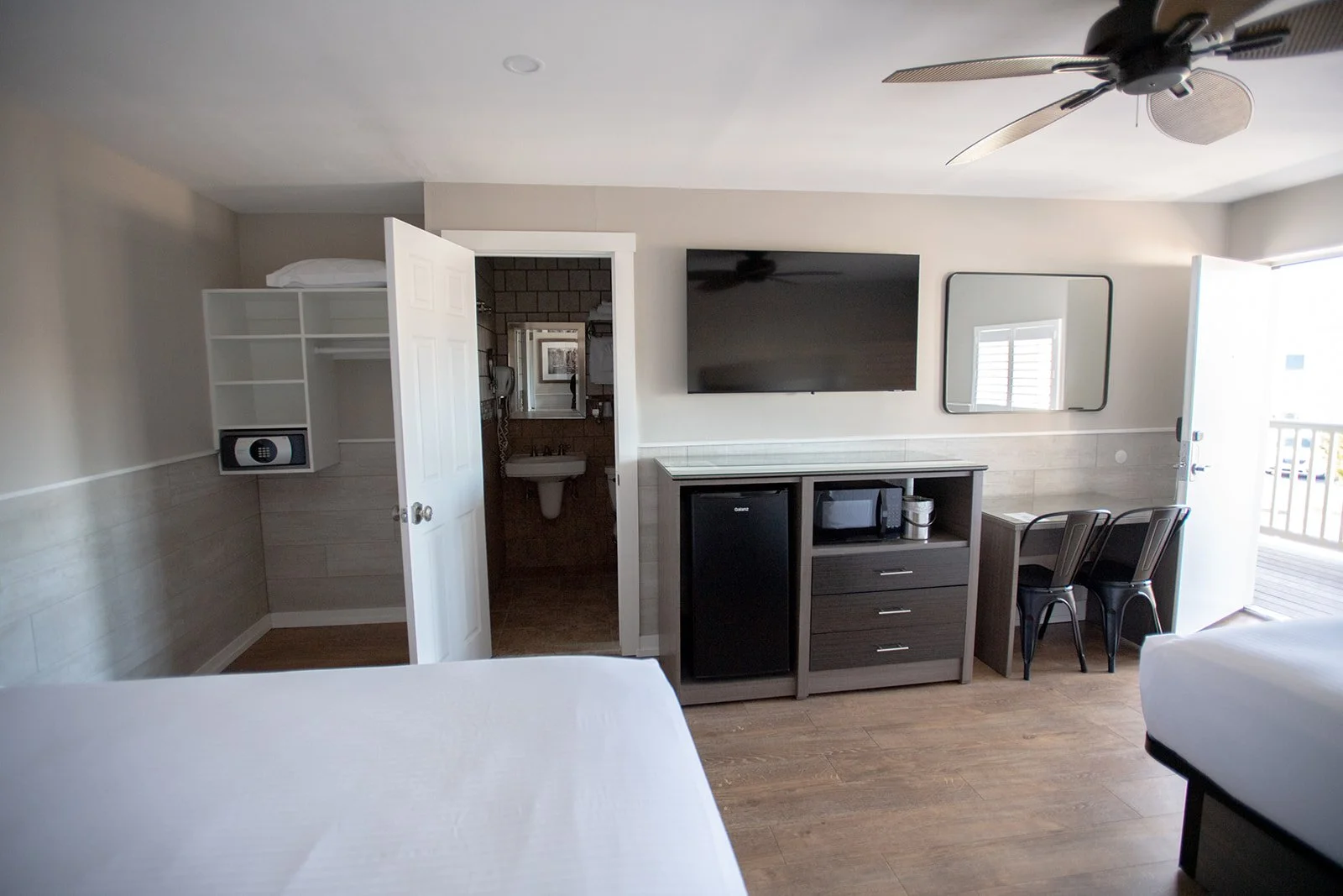 LBI Hotel Room Photos — The Sea Shell Resort & Beach Club - Long Beach ...