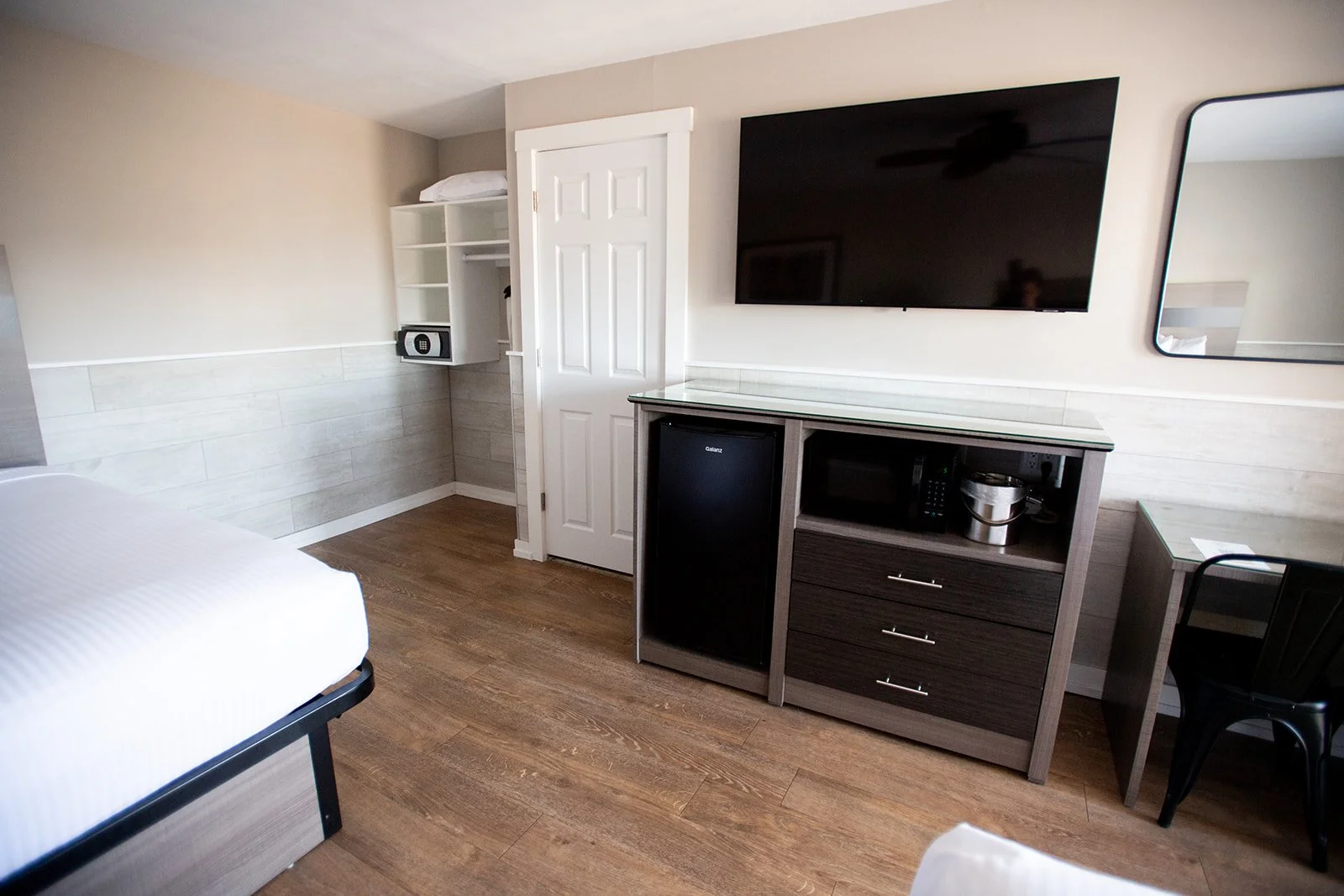 LBI Hotel Room Photos — The Sea Shell Resort & Beach Club - Long Beach ...