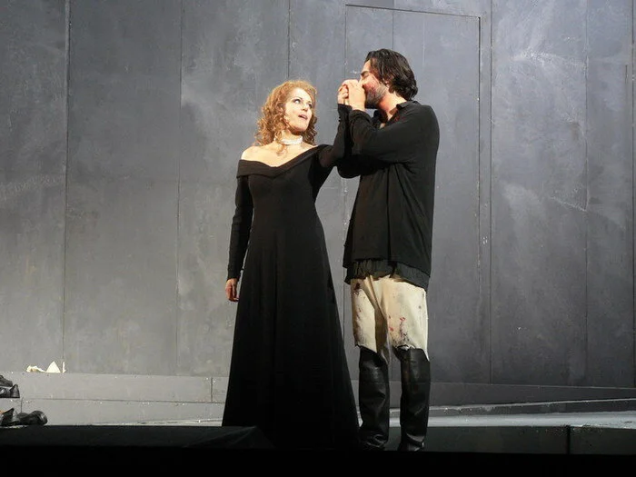 Press — Jonathan Tetelman