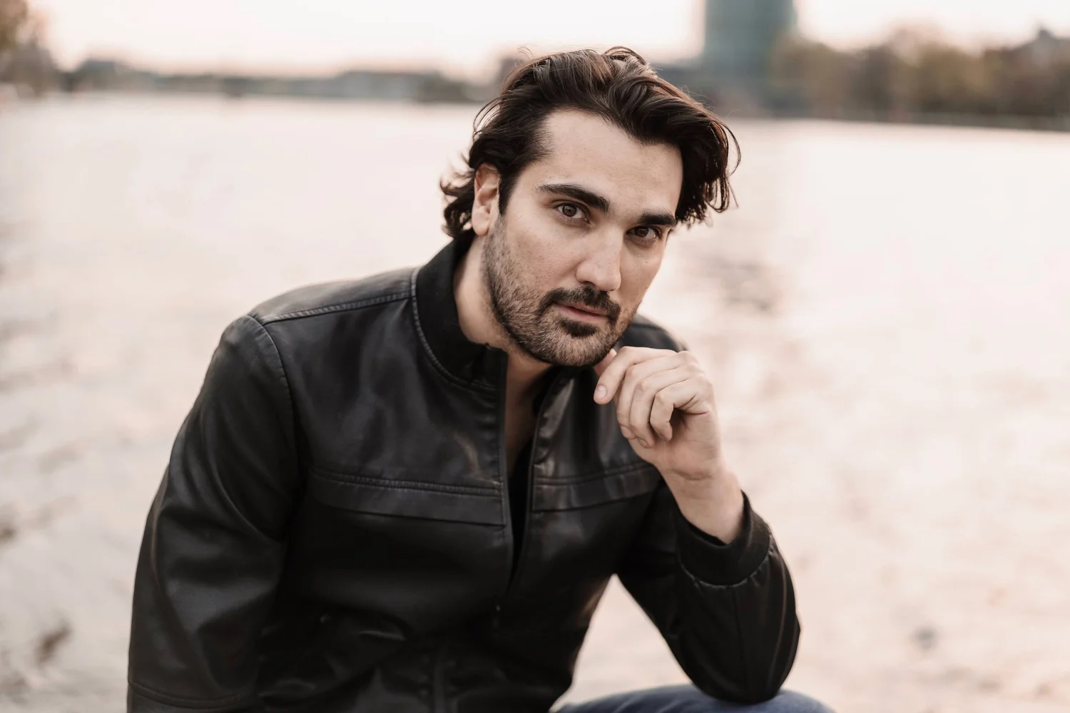 Biography — Jonathan Tetelman