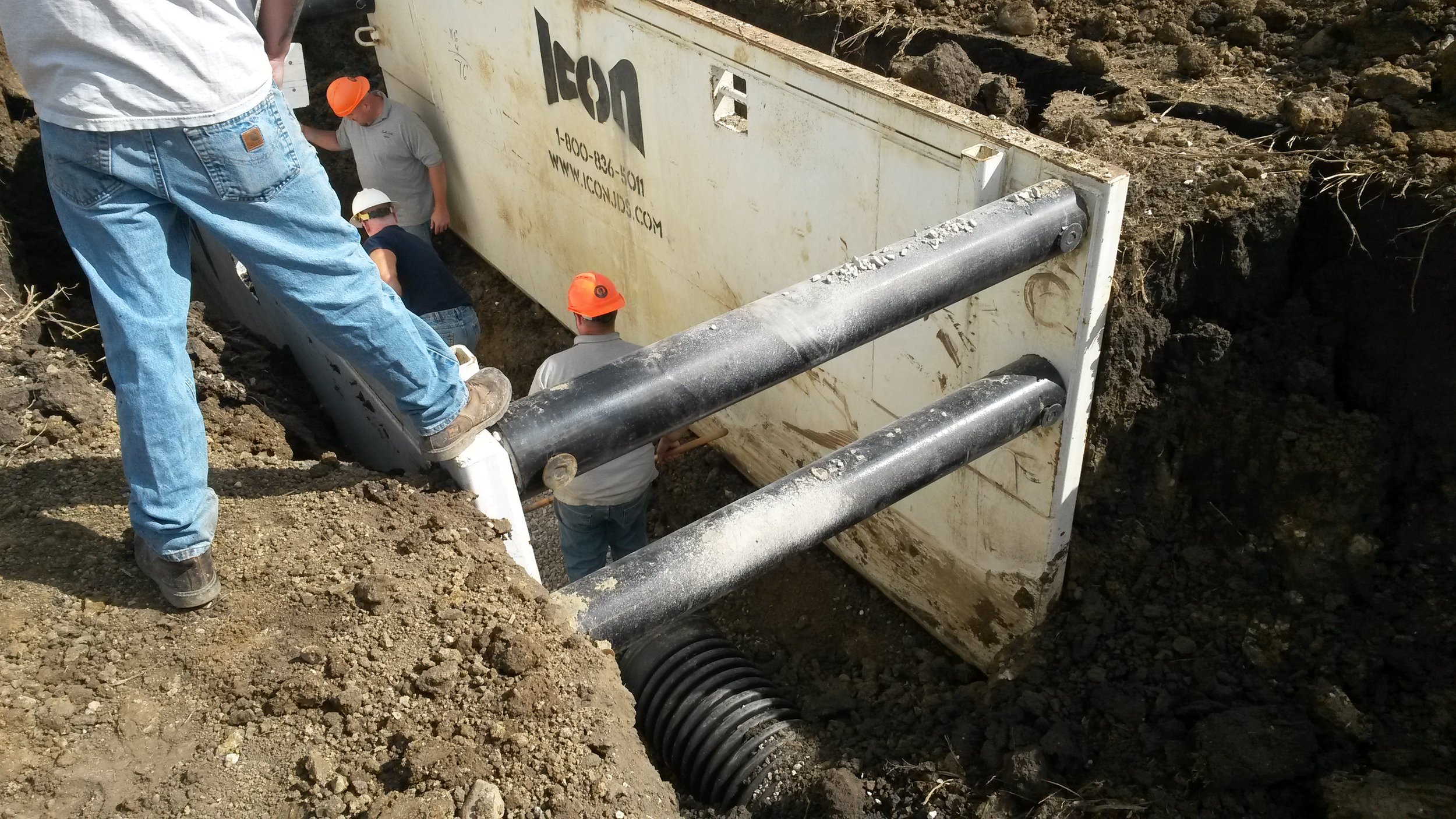 Steel Trench Box Rentals and Sales — ROADPLATES.COM