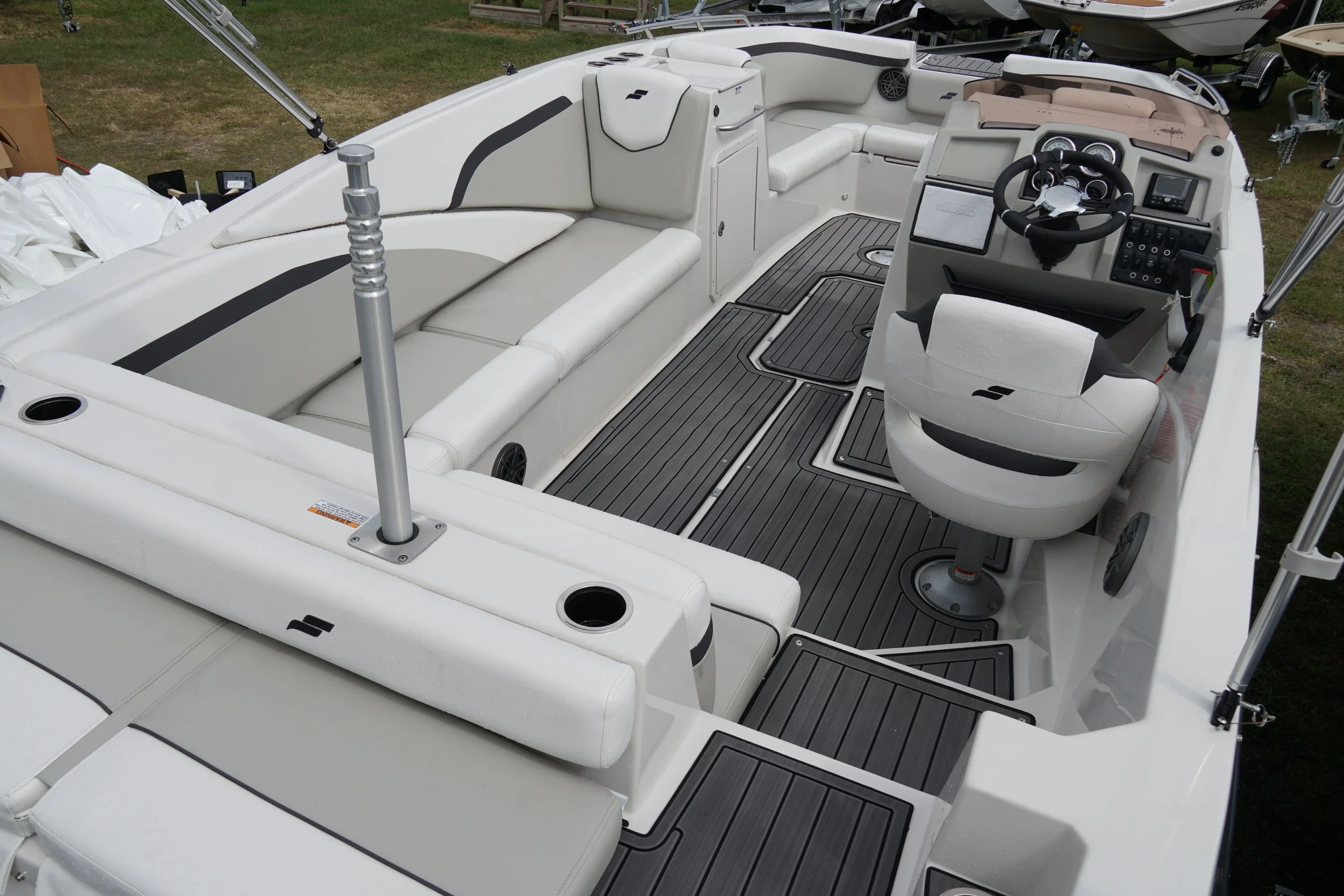 Starcraft Deckboats — Outcast Watersports