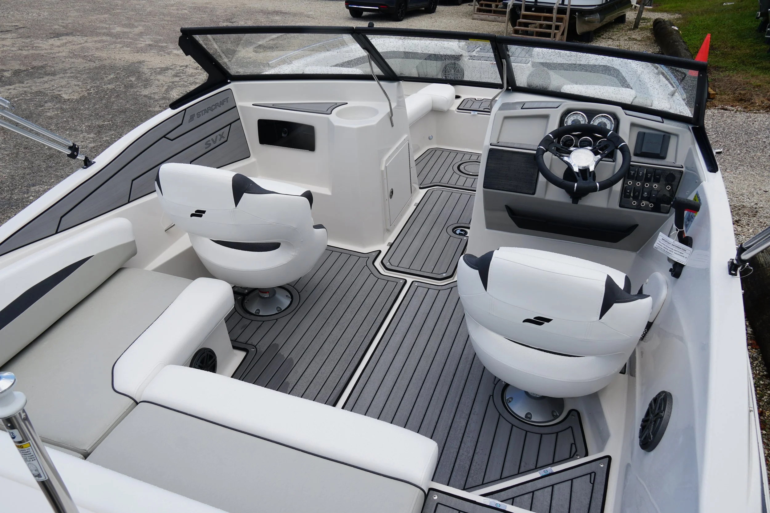 Starcraft Deckboats — Outcast Watersports