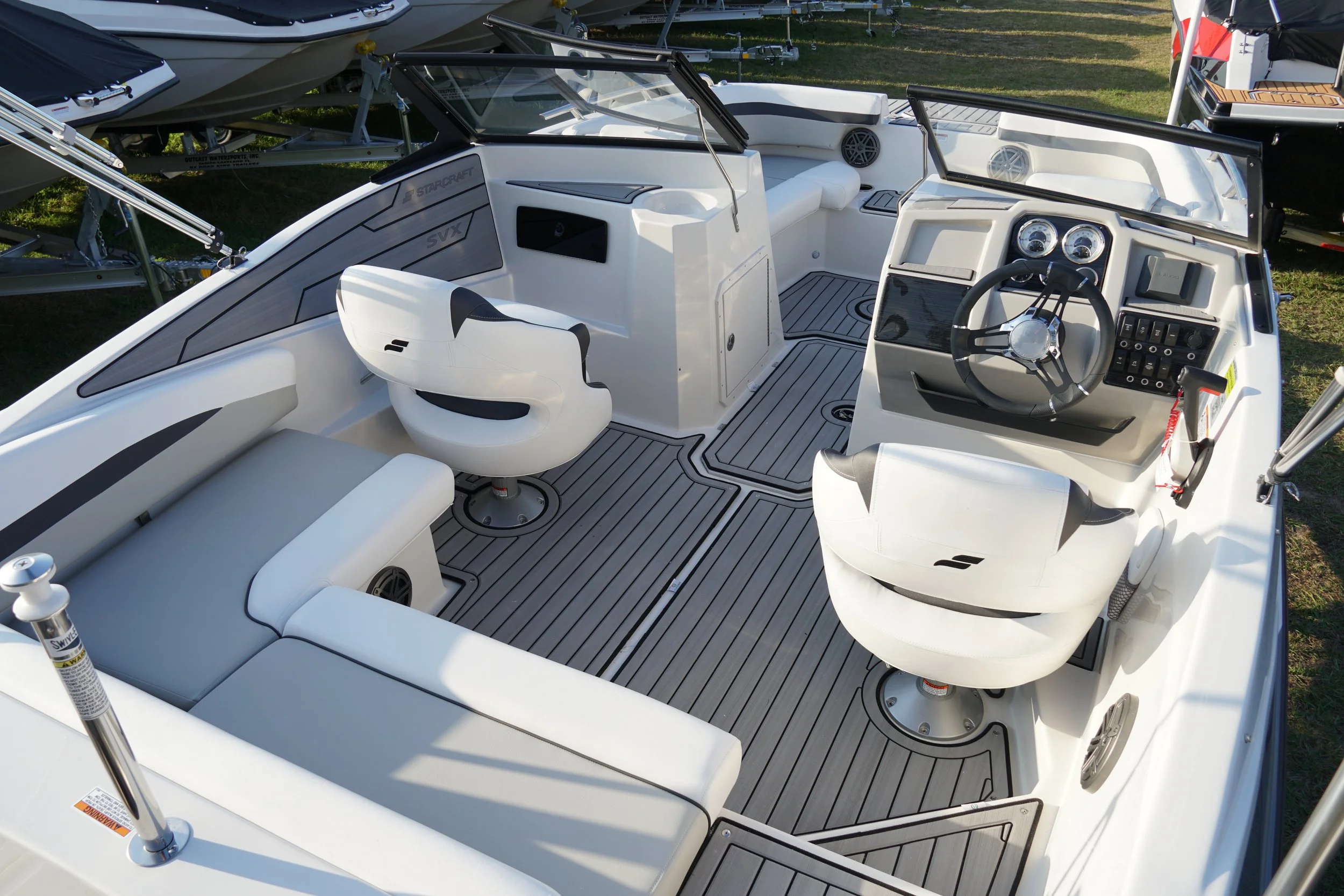 Starcraft Deckboats — Outcast Watersports