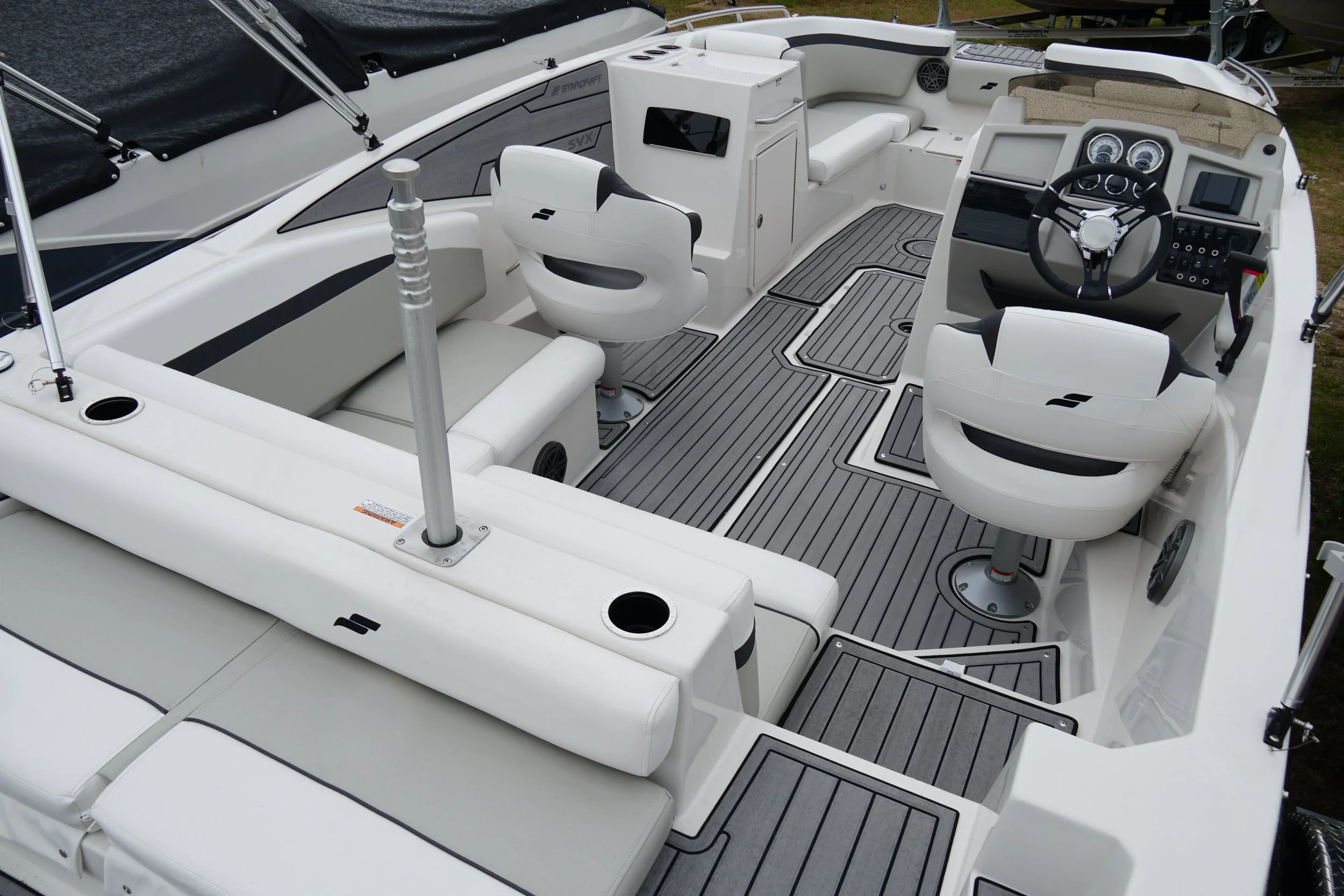 Starcraft Deckboats — Outcast Watersports