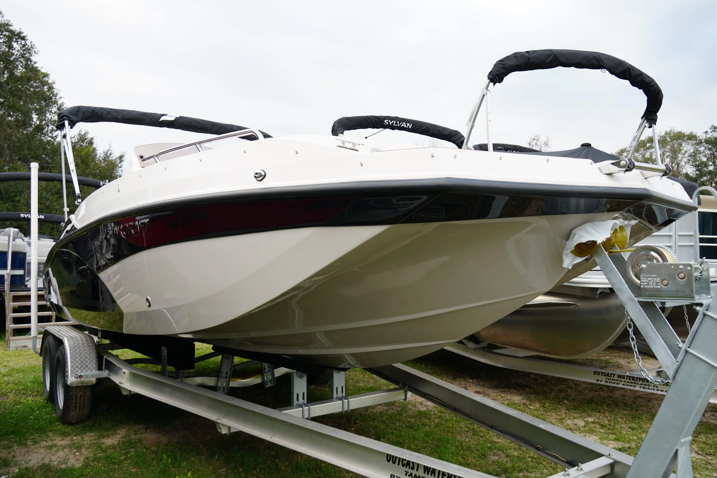 Starcraft Deckboats — Outcast Watersports