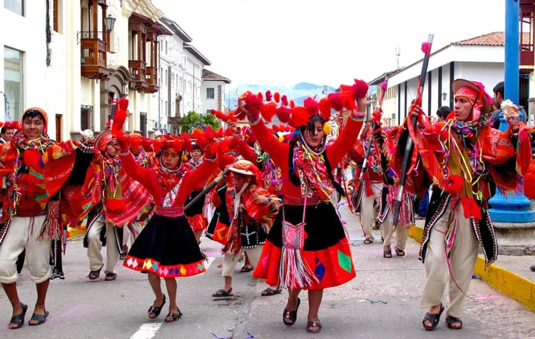 Explore Christmas in Ecuador & Peru’s Festive Traditions
