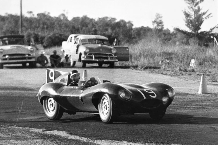 Jaguar D-type '55 Guide — Supercar Nostalgia